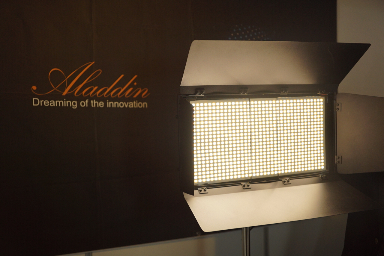 IBC 2016 - Aladdin 2x1 Bi-Flex LED light accessories - Newsshooter