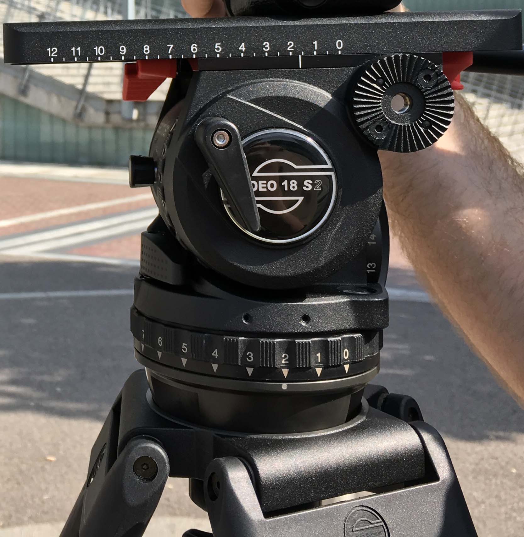 Review: The Sachtler Video 18 S2 tripod - Newsshooter