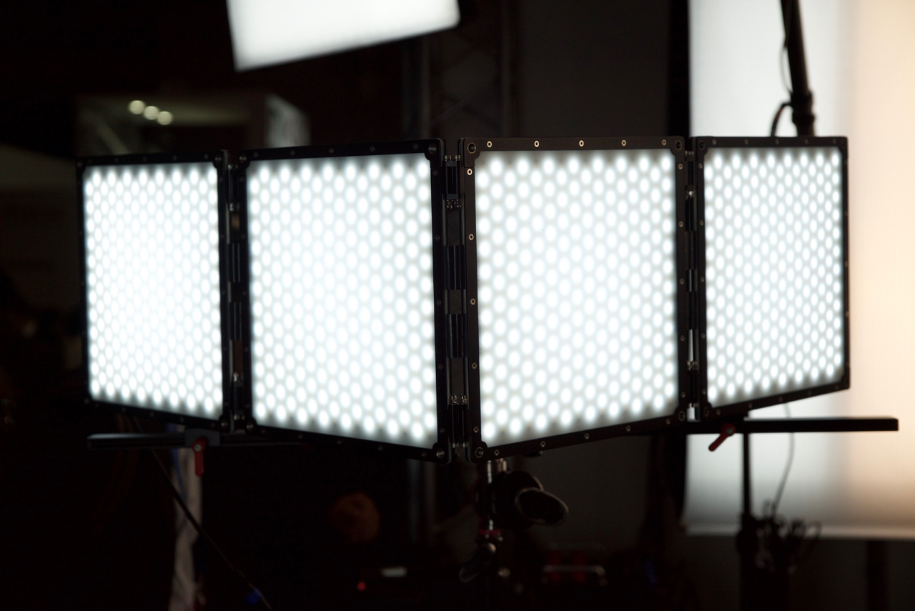 Interbee 2016: Aladdin BI-FOLD LED lights get a new mounting solution ...