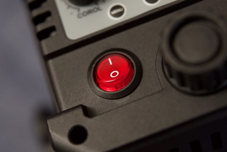 LEDGO LG-D600C bi-colour LED fresnel light - review - Newsshooter