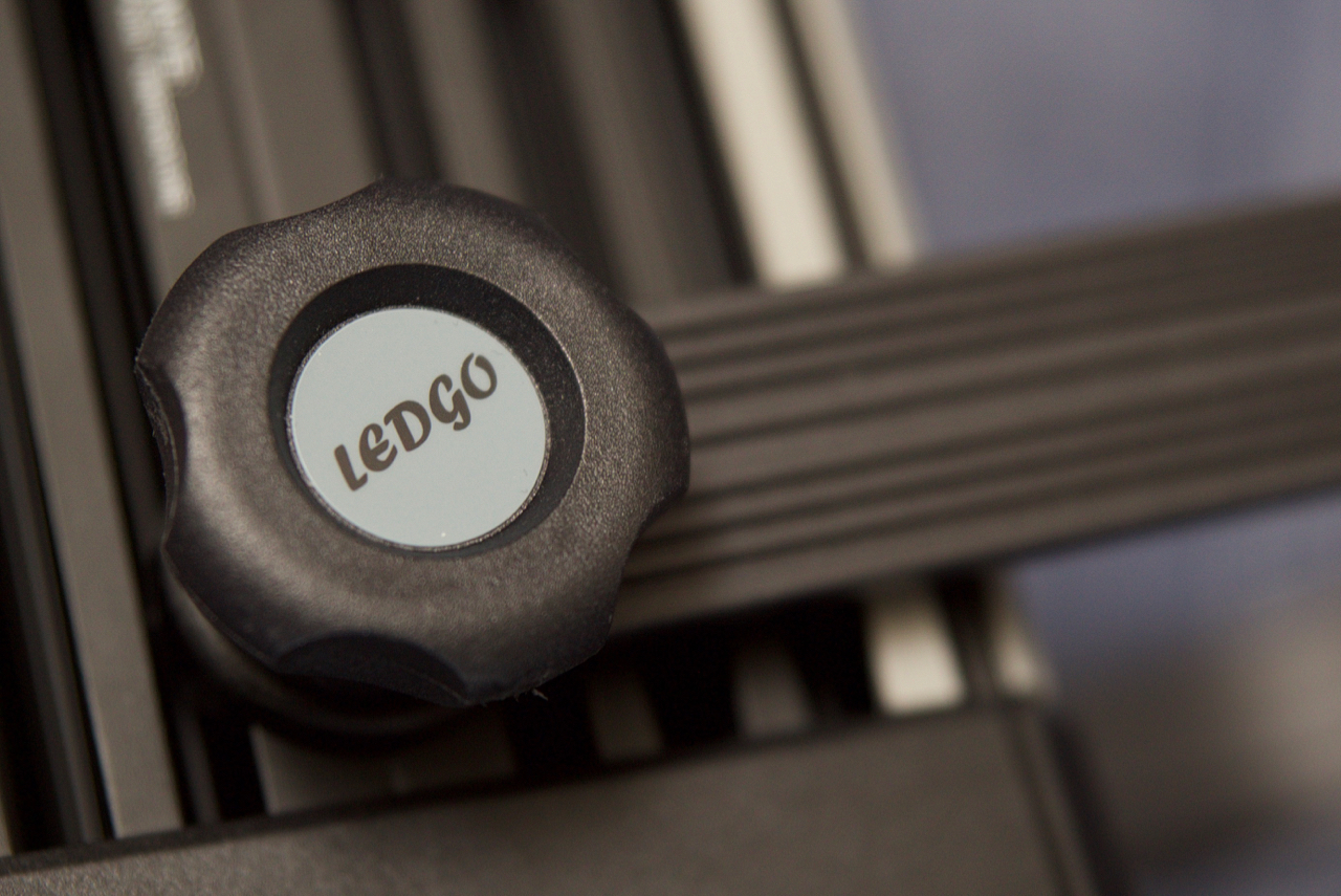 LEDGO LG-D600C bi-colour LED fresnel light - review - Newsshooter