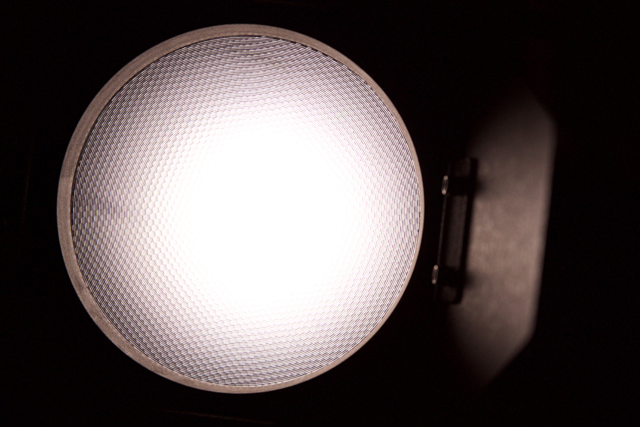 LEDGO LG-D600C bi-colour LED fresnel light - review - Newsshooter