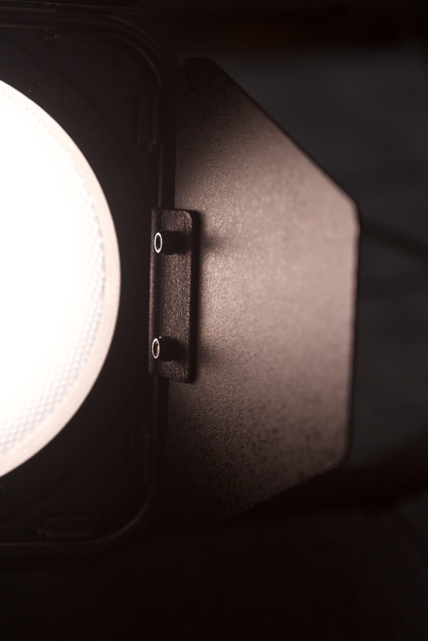 LEDGO LG-D600C bi-colour LED fresnel light - review - Newsshooter
