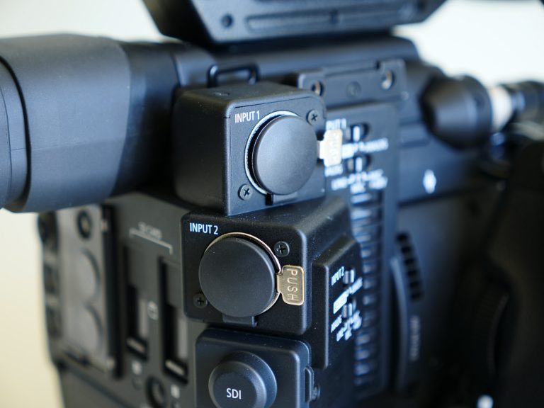 Canon C200 hands-on: 4K 60p, touchscreen AF, Canon Cinema RAW Light ...