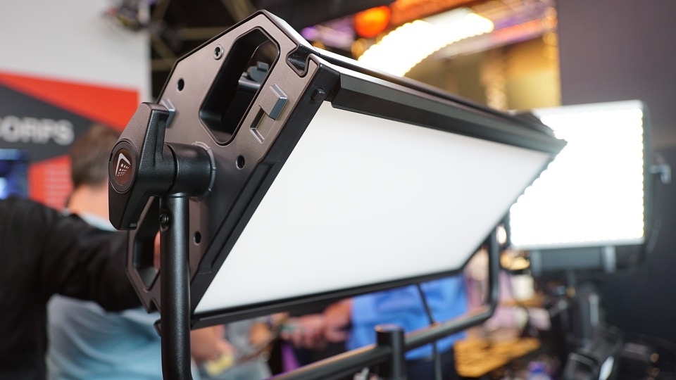 Litepanels Gemini LED soft light – IBC 2017 - Newsshooter