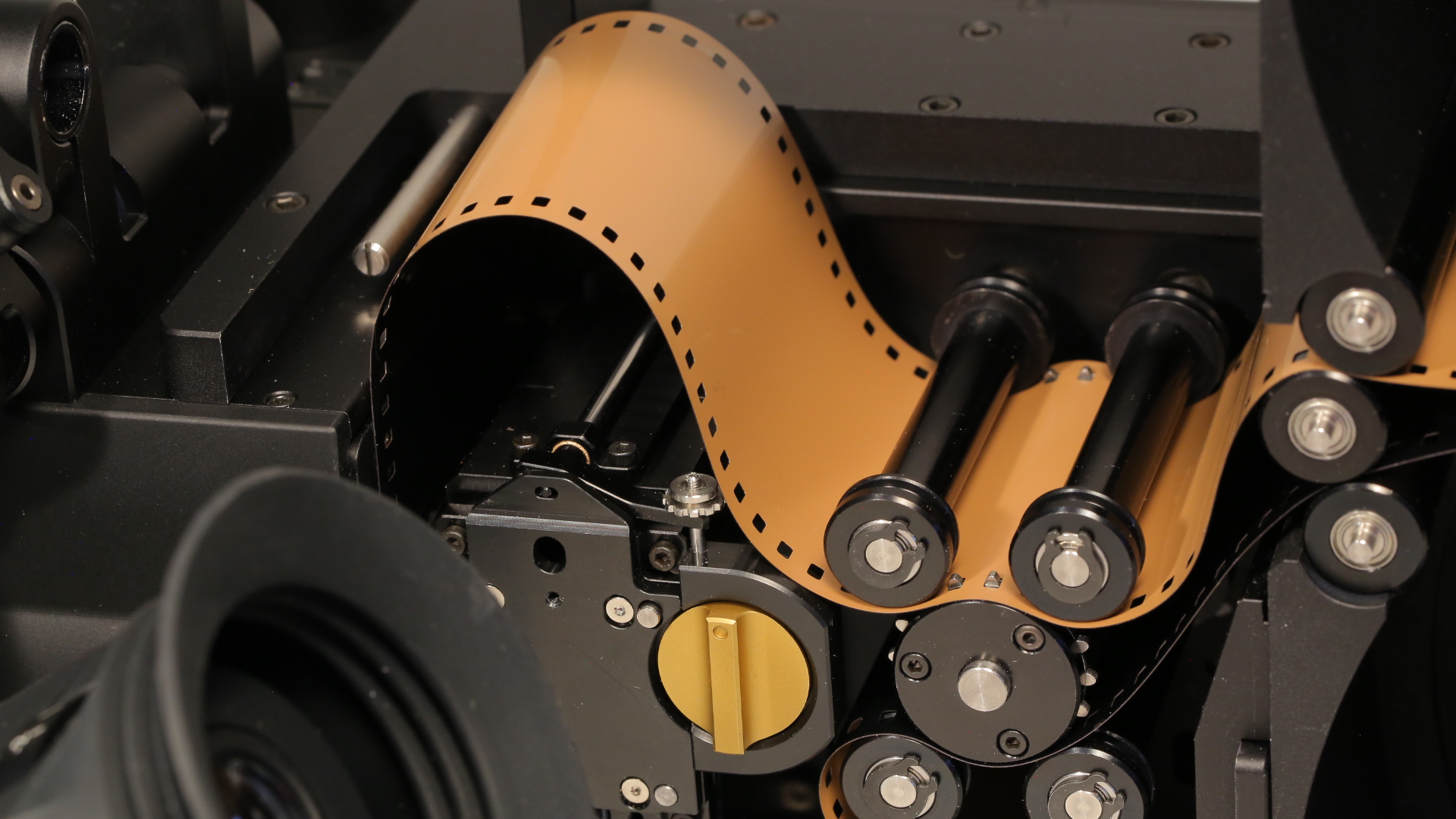 Magellan 65mm – The lightest and most compact 65mm film camera on Earth ...