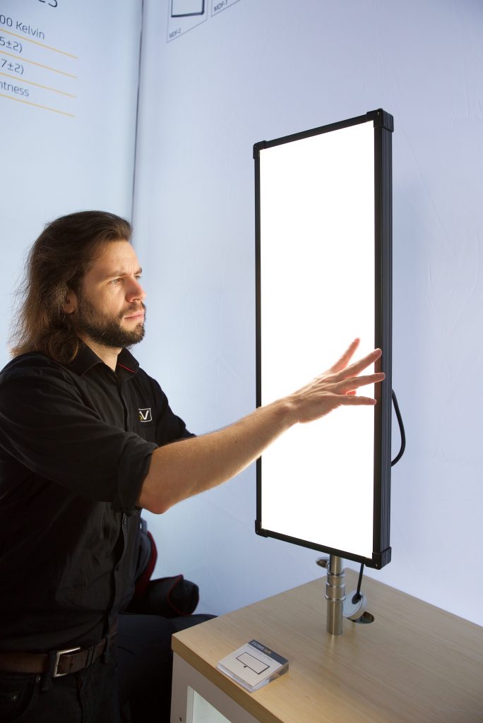 F&V EverTrue Vari-Color 3×1 LED Panel Review - Newsshooter