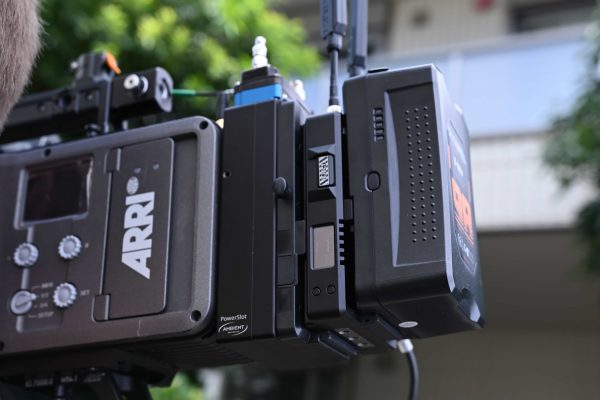 Vaxis Storm 3000 Dual V-lock TX Review - Newsshooter