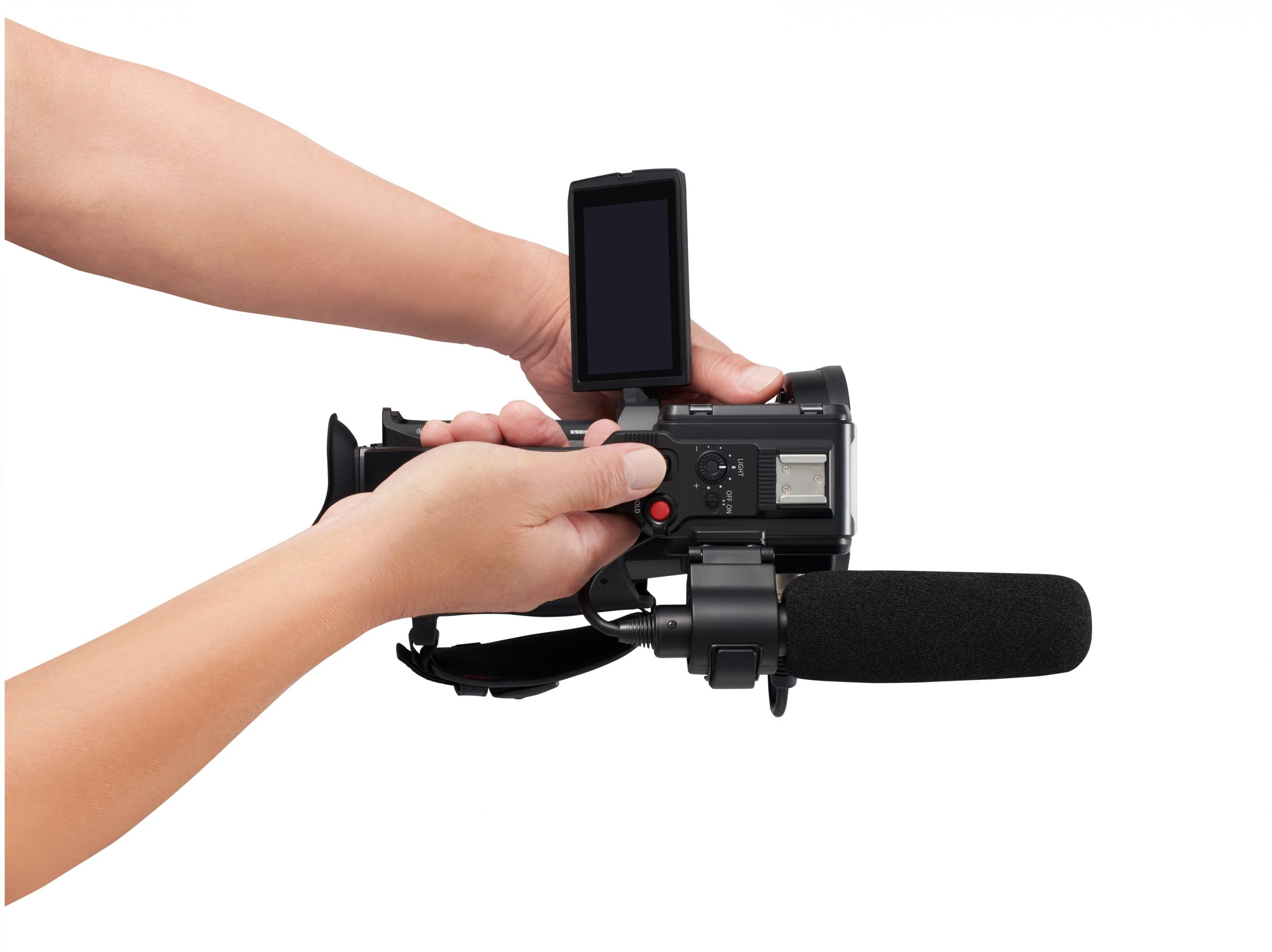 Panasonic CX10 X2000 hand 1 - Newsshooter