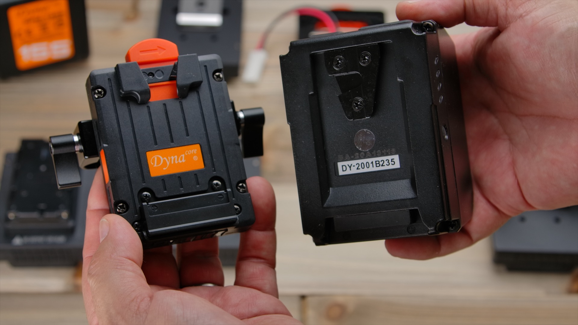 Dynacore Tiny 155Wh V-Lock & Mounts - Newsshooter