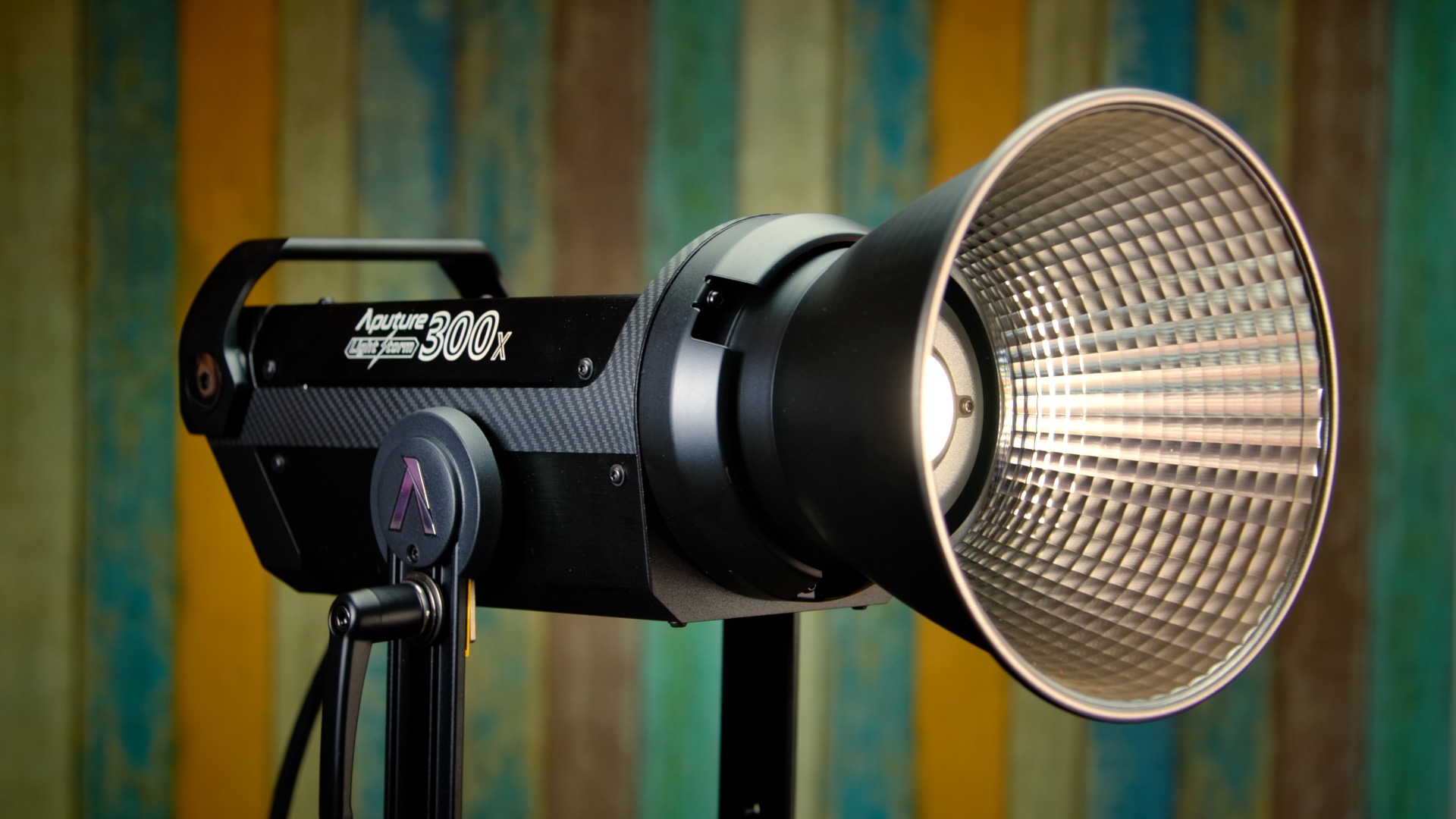 Aputure 300x goes Bi-Color - Newsshooter