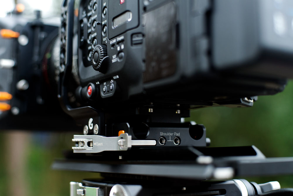 Left Field Universal Baseplate Shoulder Pad Mount - Newsshooter