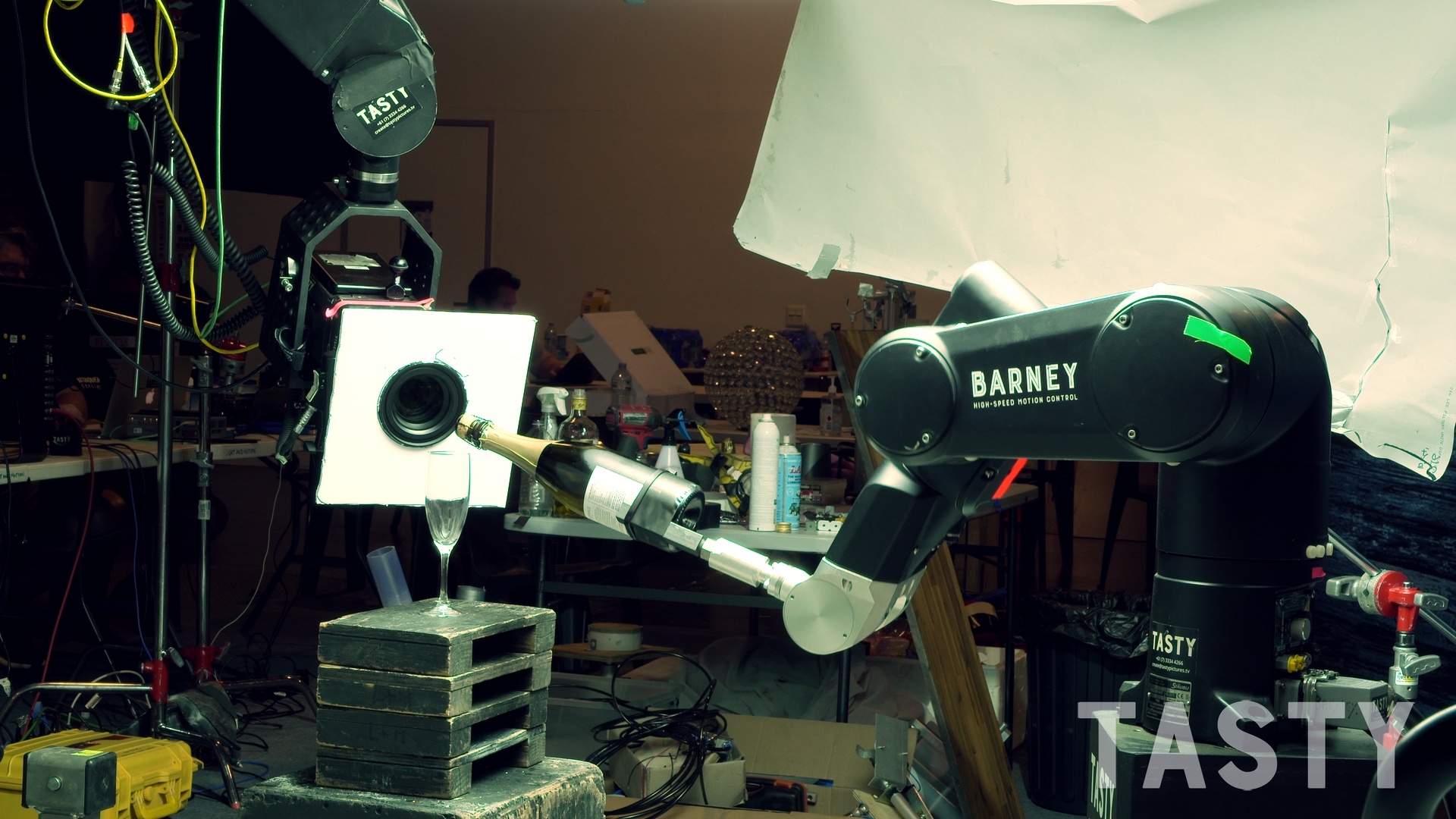 Shooting at 1400fps with the use of Robots - Newsshooter