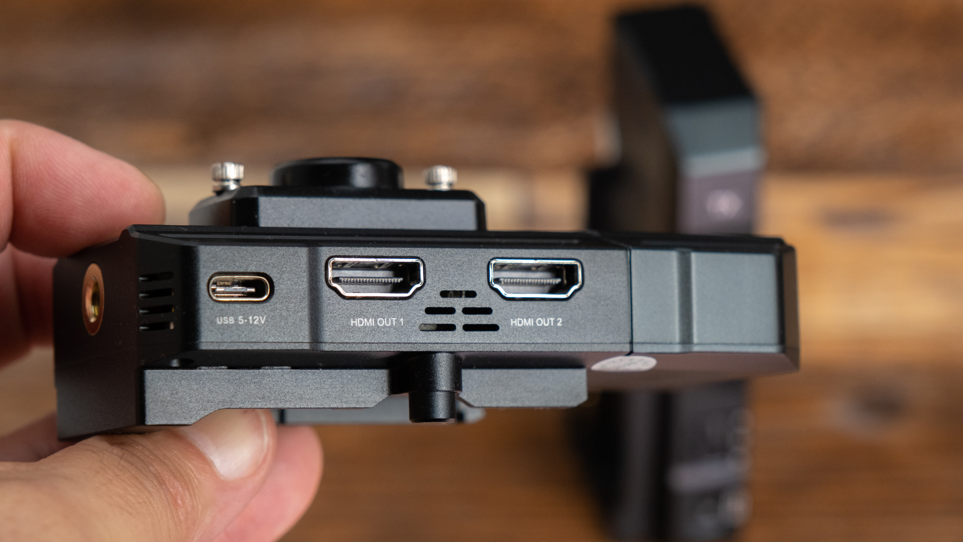 Mars 300 Pro HDMI in and out USB - Newsshooter