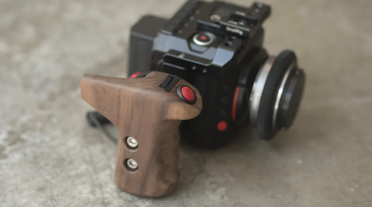 RVLVR Labs Clutch Camera Remote Handle for Z Cam - Newsshooter