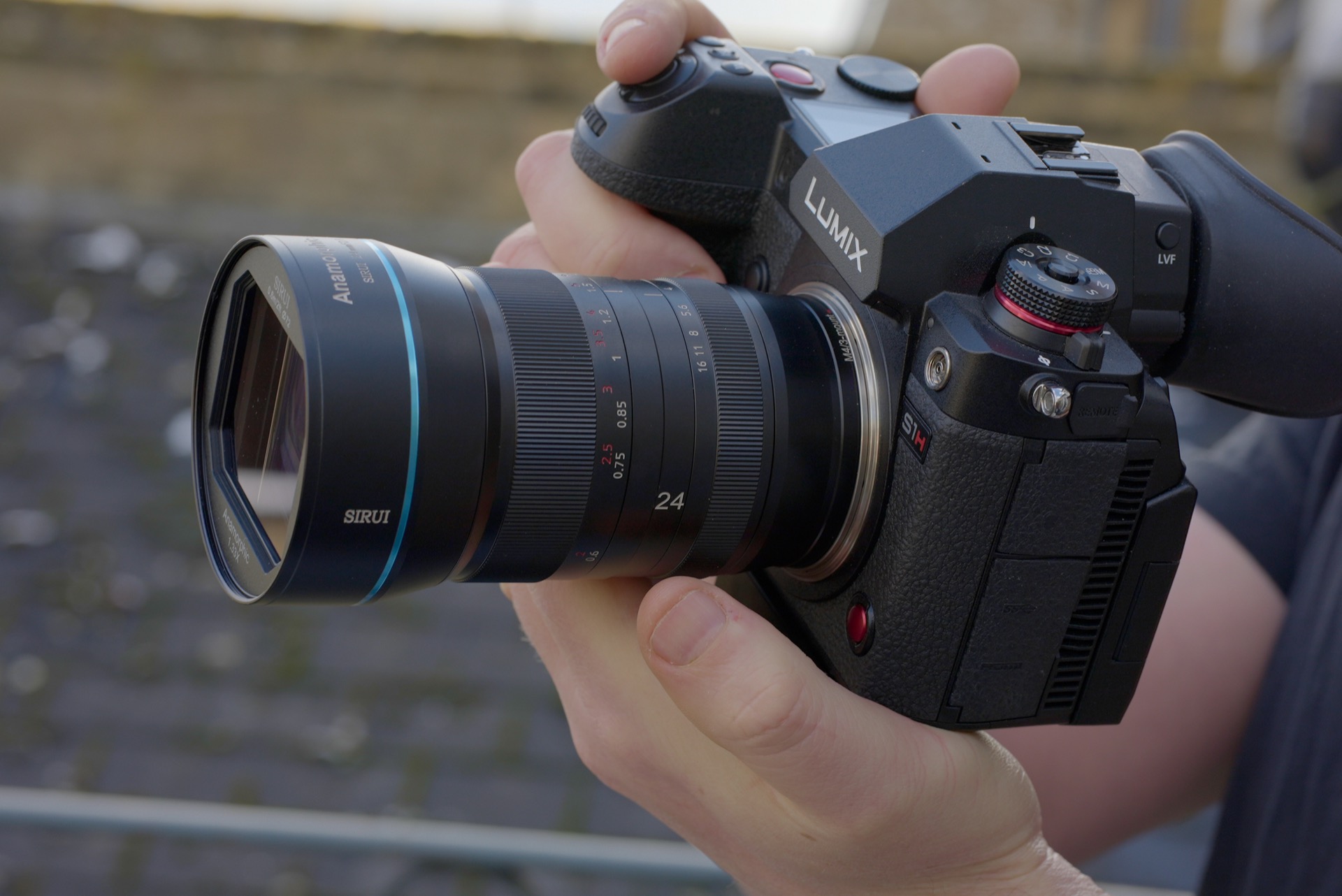 MTF RF-mount & L-mount converted Sirui 24mm f2.8 1.33x anamorphic lens ...