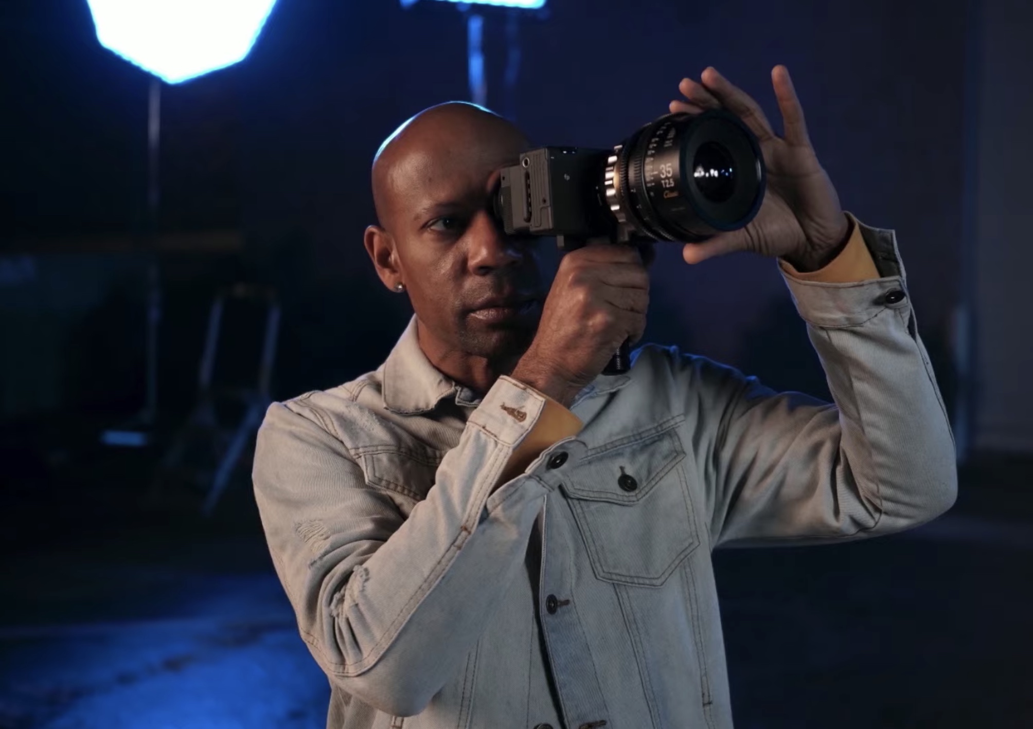 SIGMA fp L & EVF-11 Electronic Viewfinder - Newsshooter