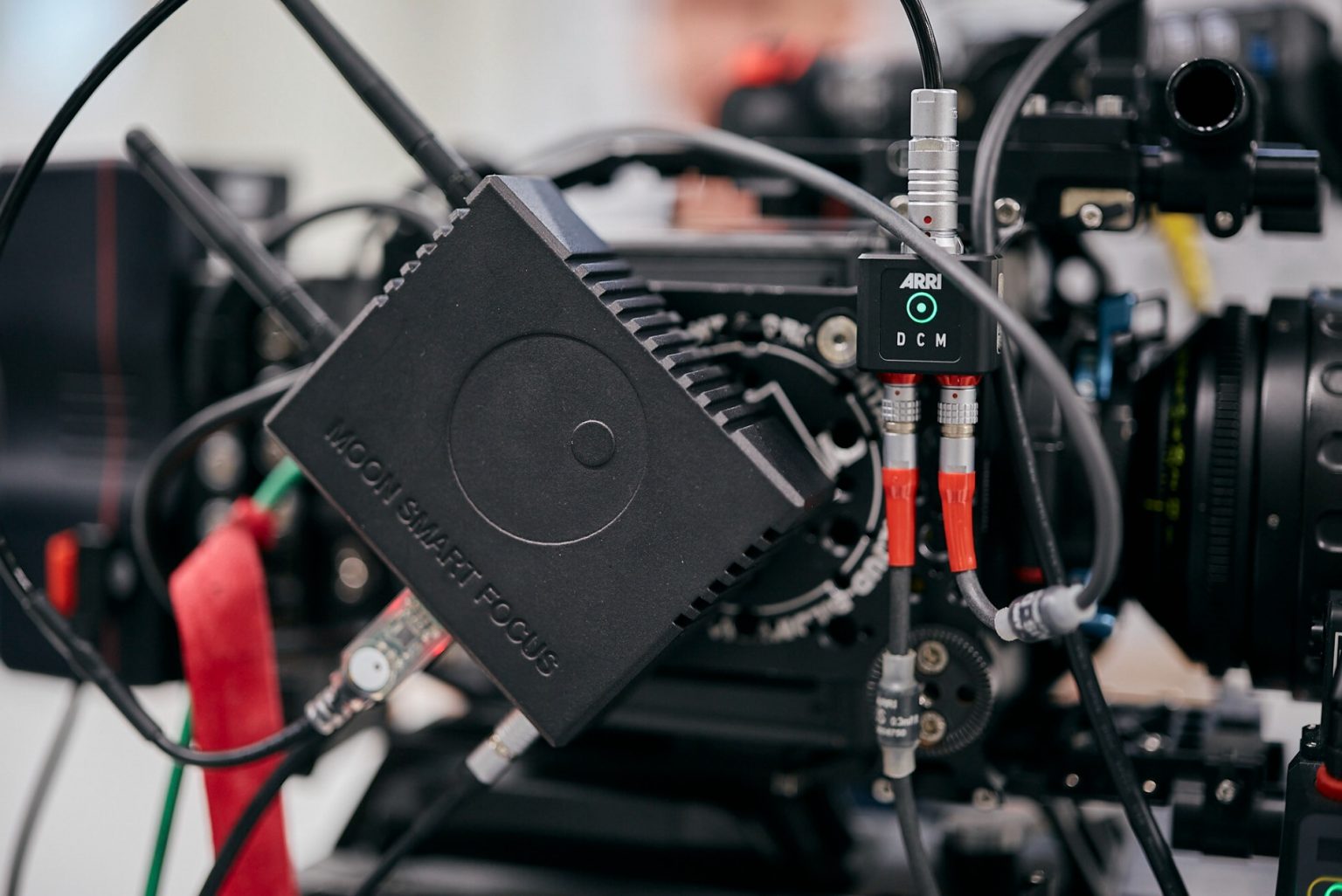 Moon Smart Focus– world's first distance measuring tool with advanced ...