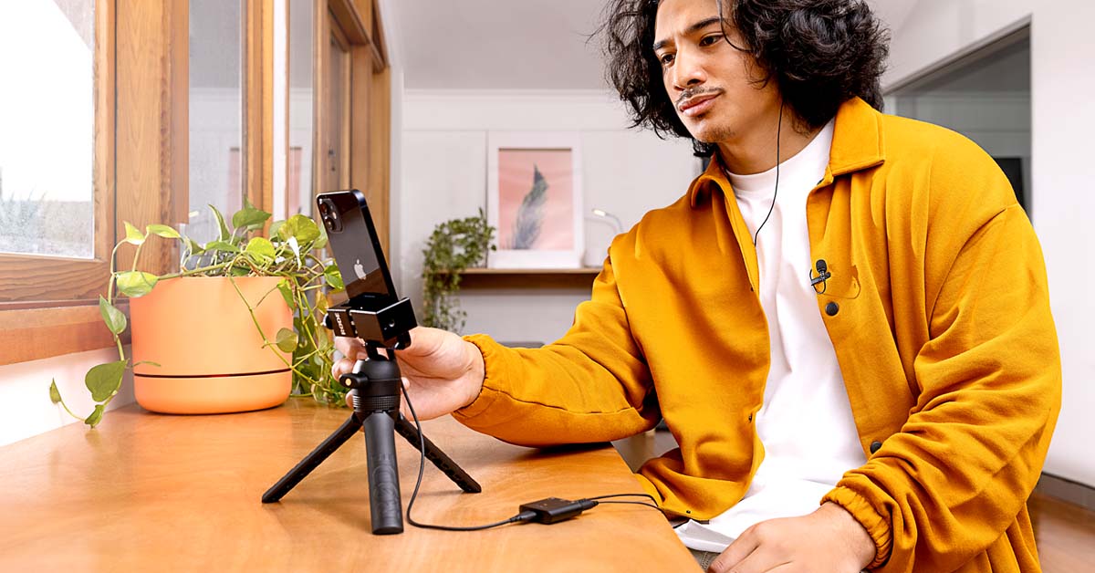 rode ai micro insitu guy iphone vlogger sitting window september 2021 ...