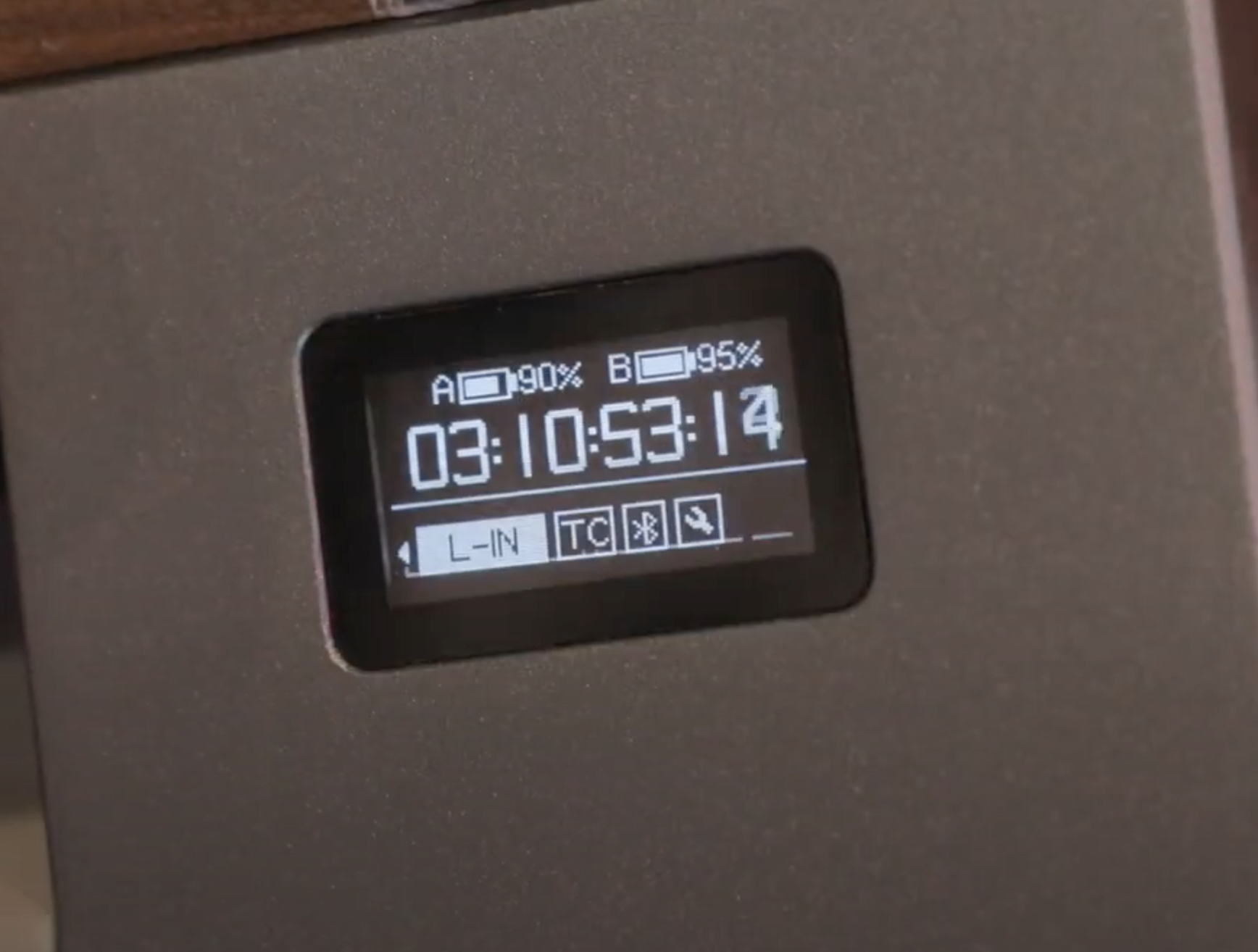 Deity TC-SL1 Bluetooth Enabled Smart Slate - Newsshooter