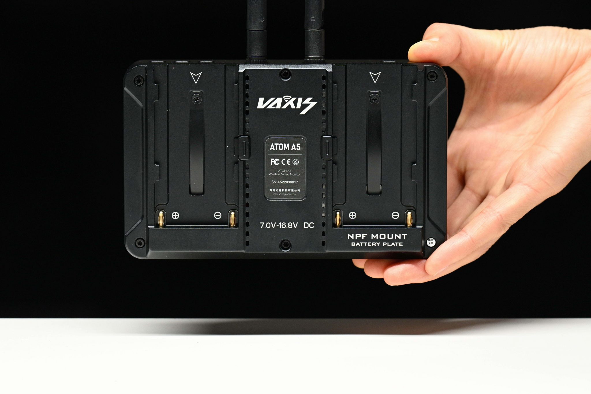 Vaxis Atom A5 5.5" Touchscreen Wireless Monitor Review - Newsshooter