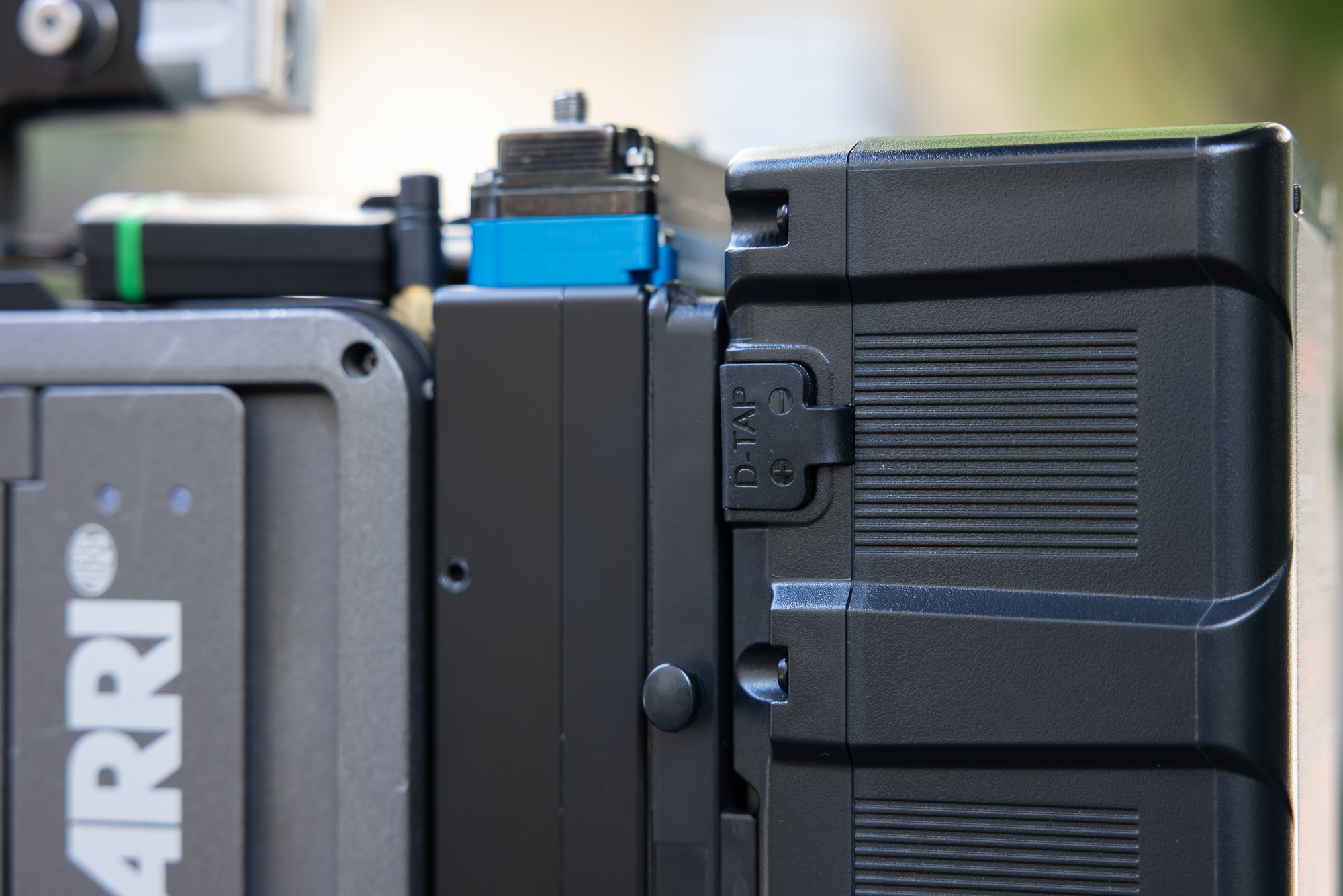 Swit PB-C420S 420Wh V-Lock Battery Review - Newsshooter