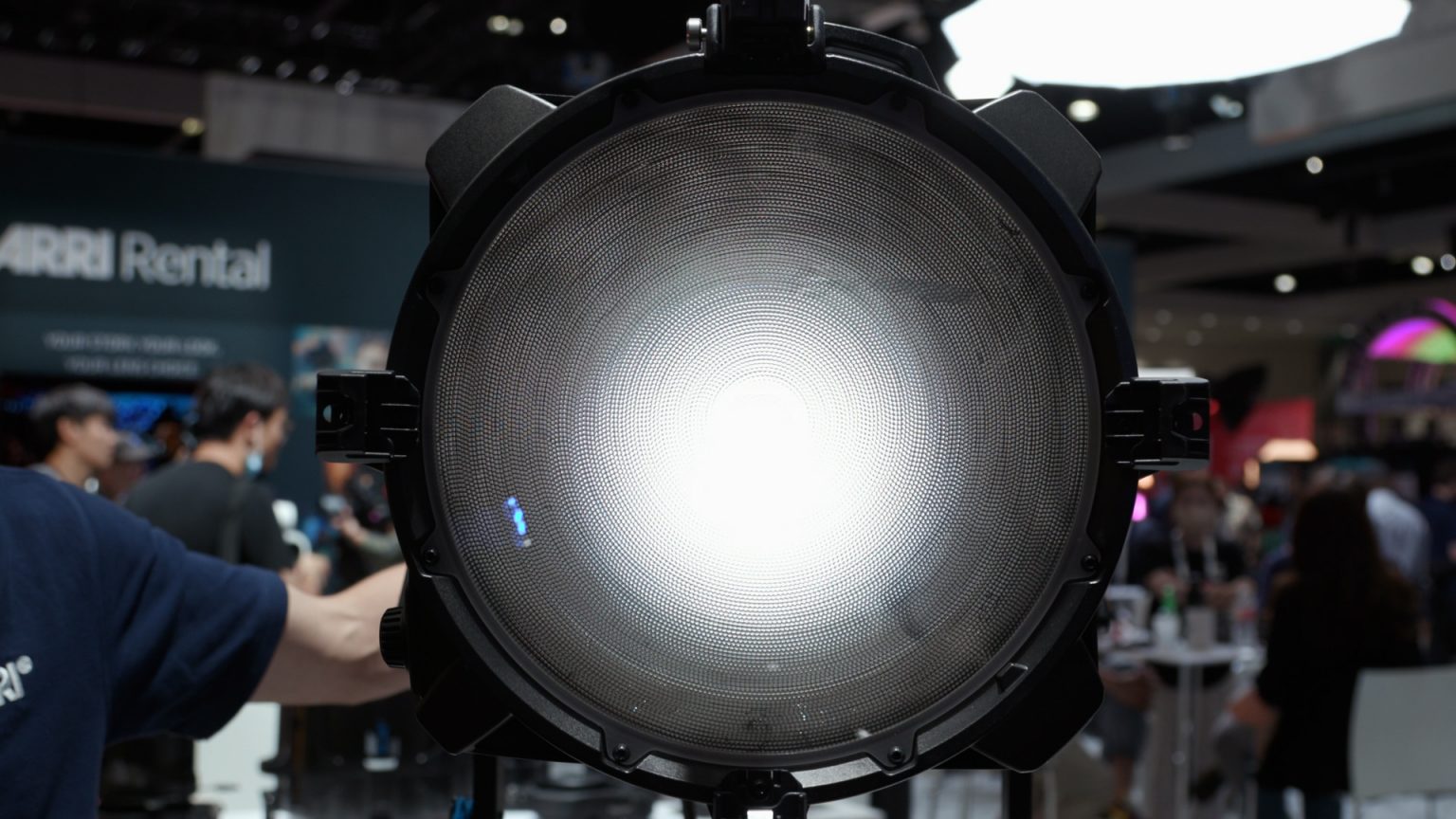 ARRI Orbiter Fresnel Lens - Newsshooter