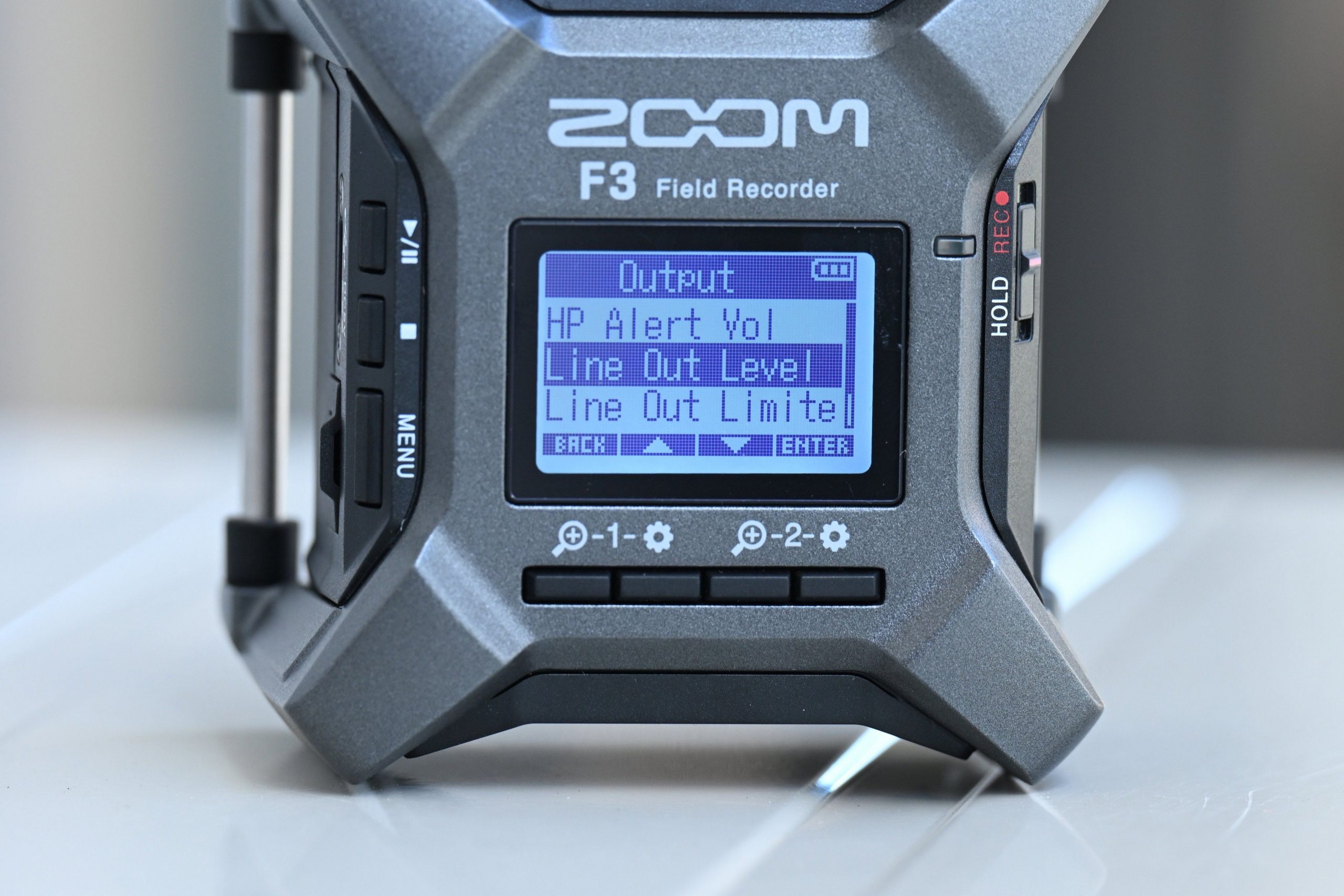 ZOOM F3 24 - Newsshooter