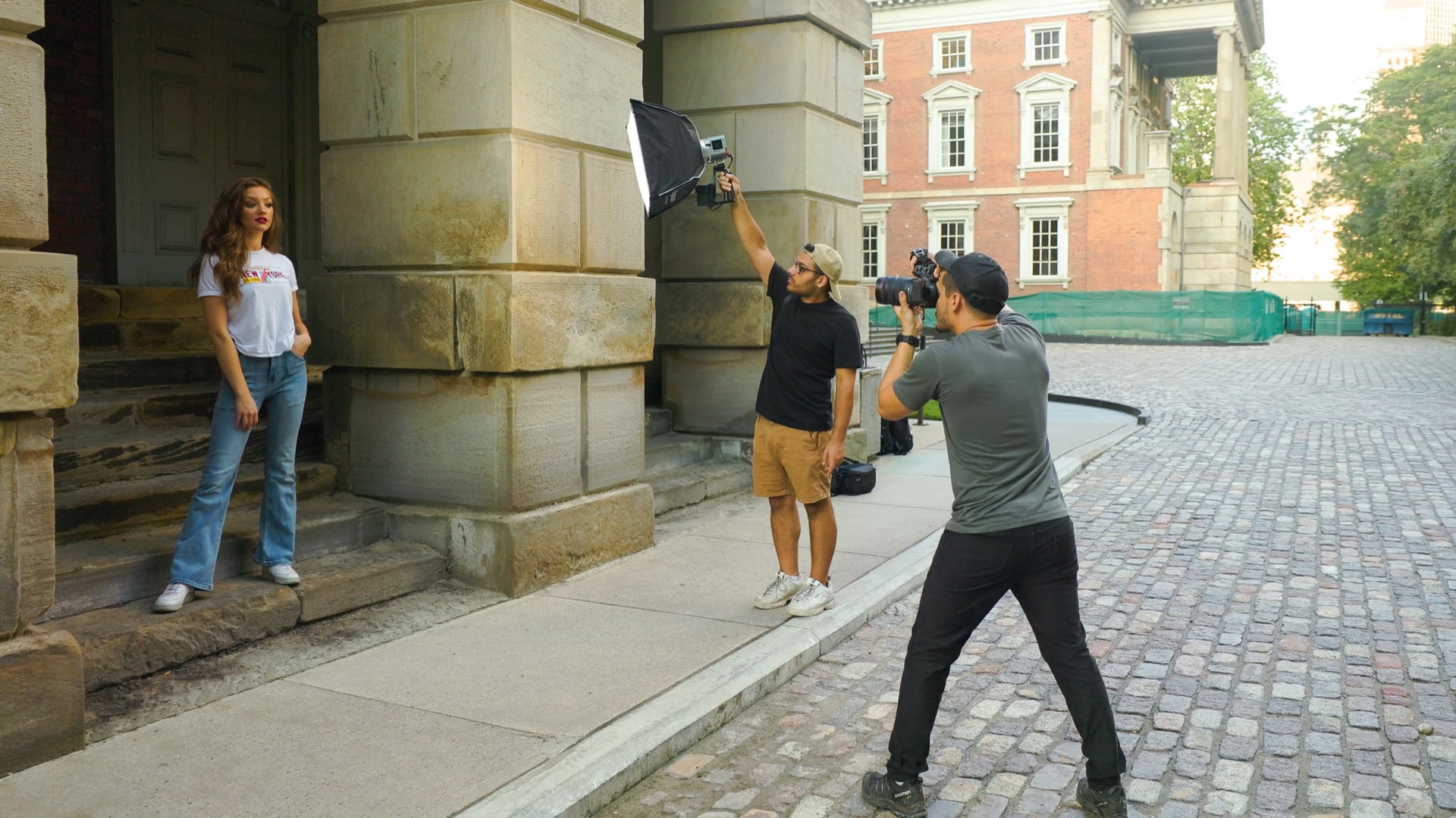 Aputure Light Box 45x45 & amaran Handheld Bracket - Newsshooter