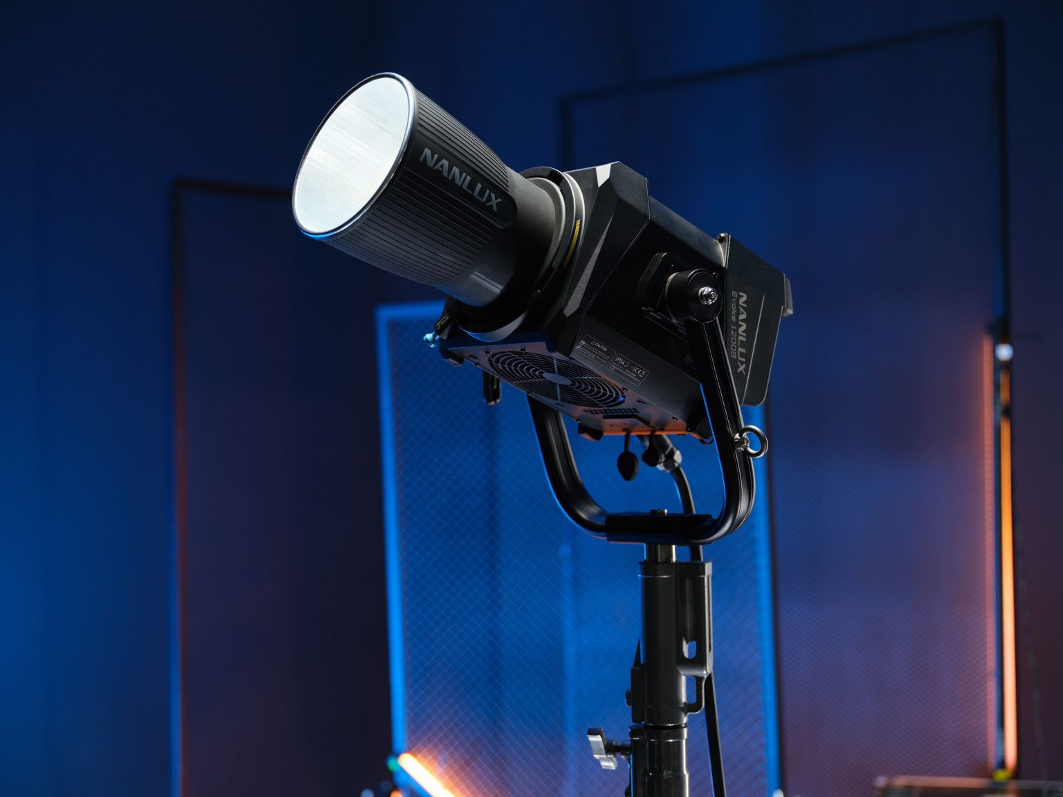 Nanlux Evoke 1200B - Newsshooter