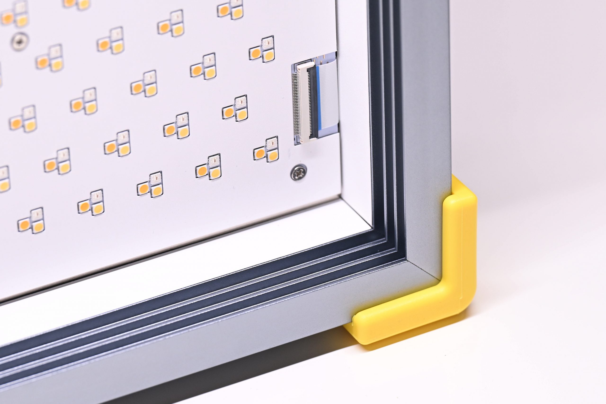 ZOLAR 1x1 LED Lights 32 63 - Newsshooter