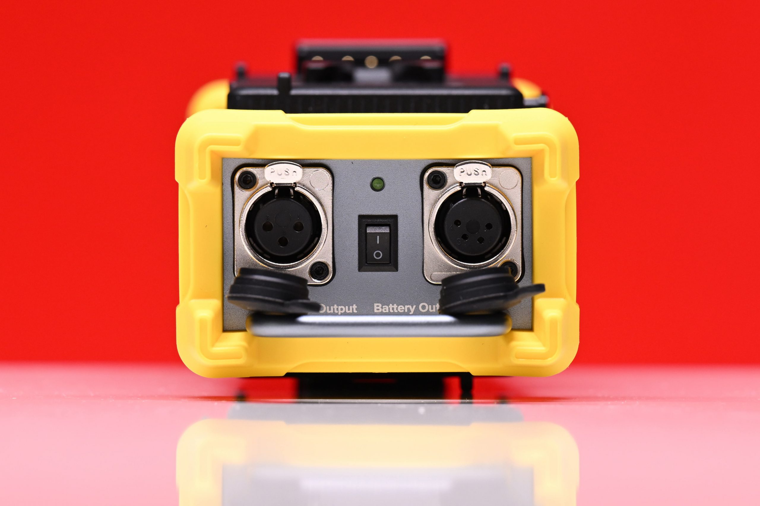 ZOLAR 1x1 LED Lights 32 90 - Newsshooter