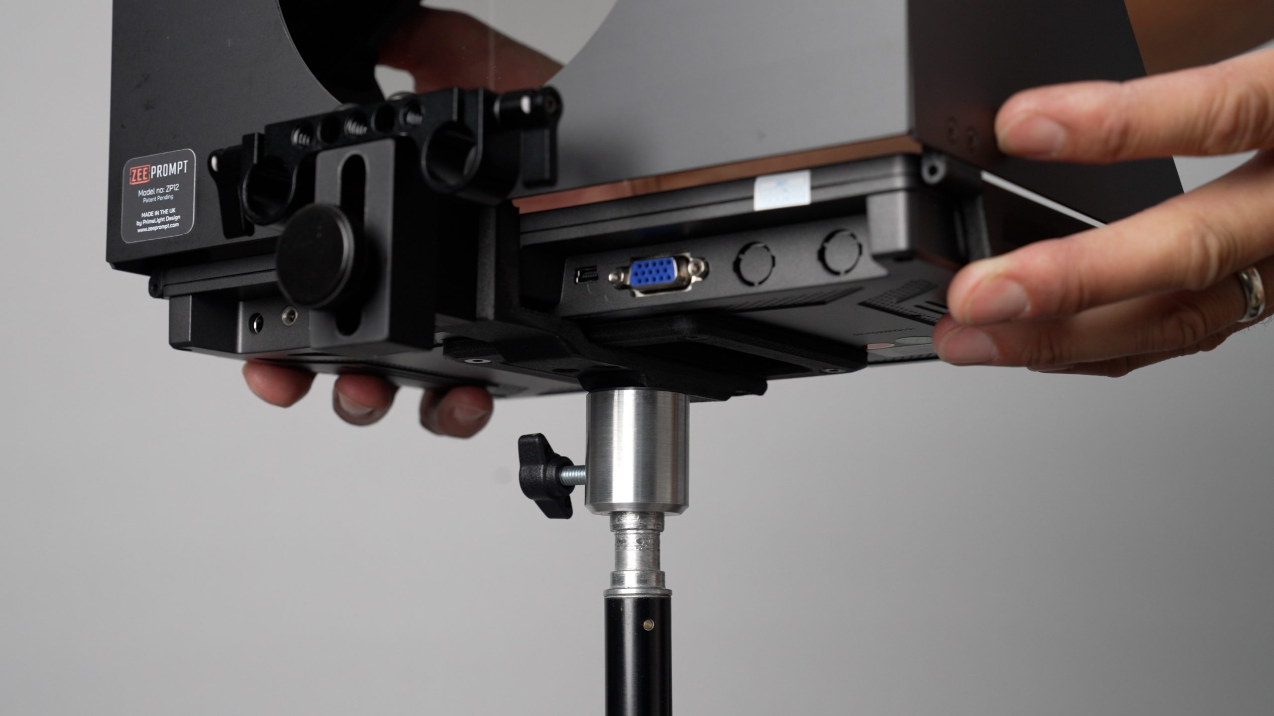ZeePrompt ZP12 Attach to stand - Newsshooter