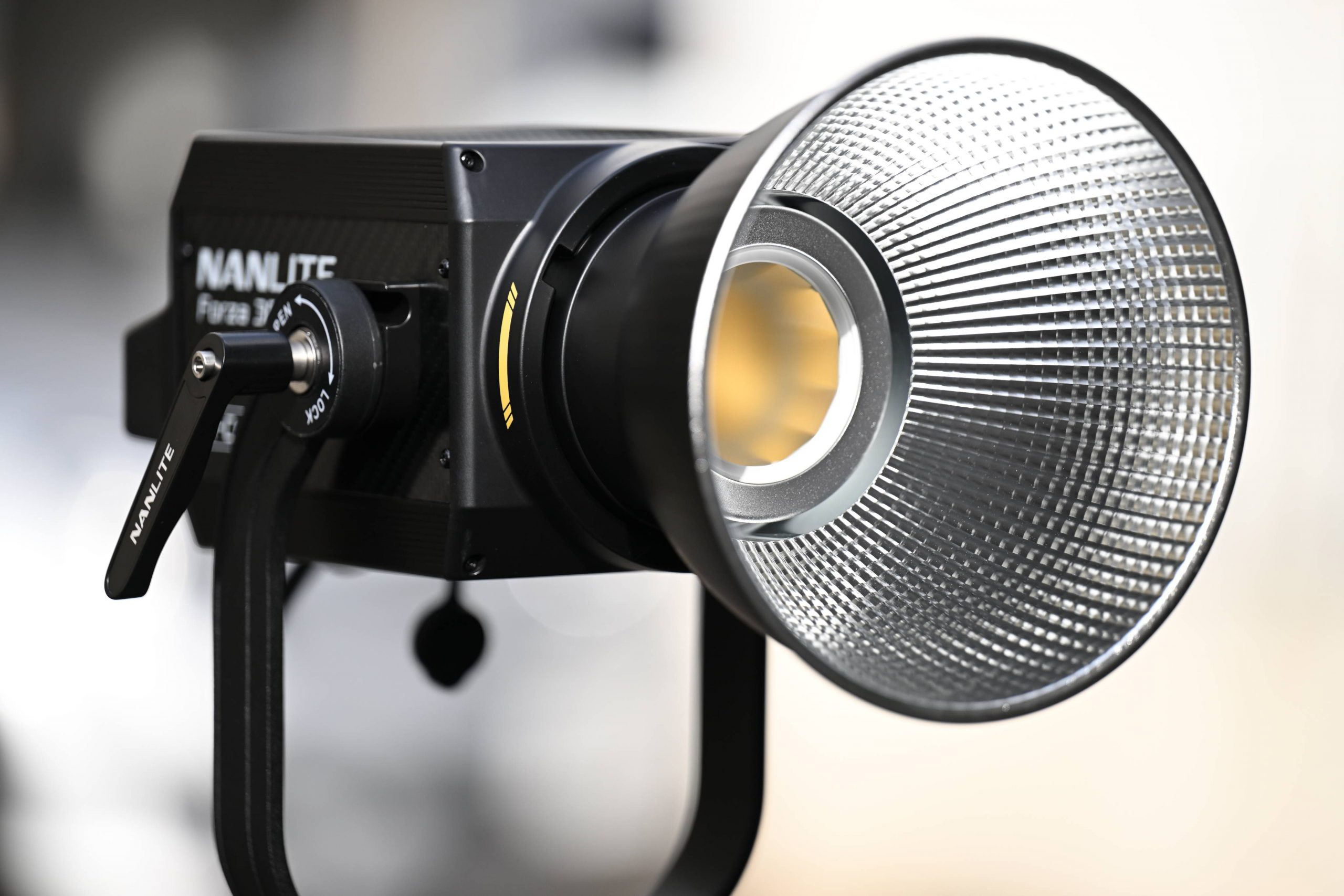 Nanlite Forza 300B II 57 03 - Newsshooter