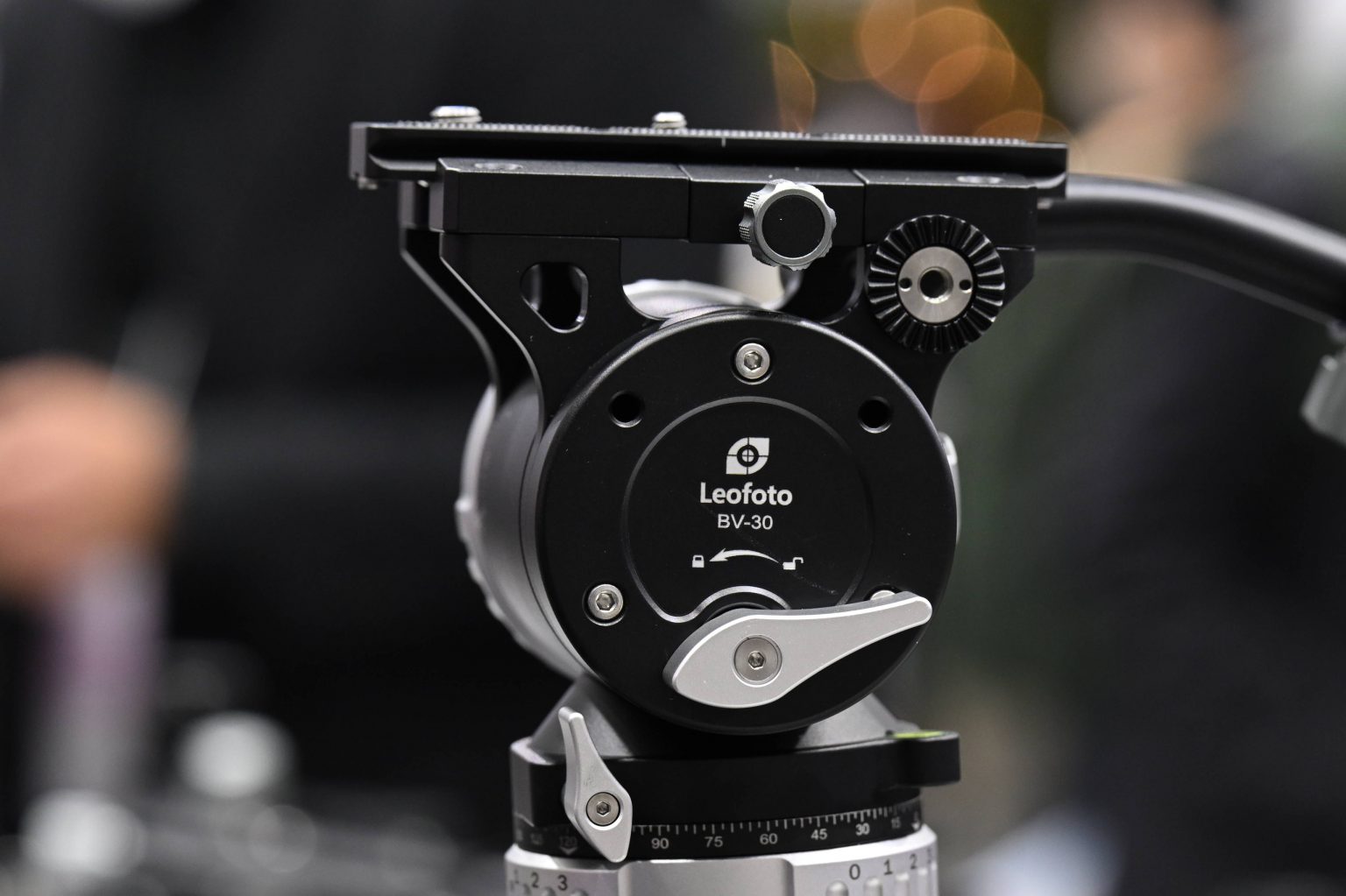 Leofoto BV-30 & BV-20 Fluid Head Tripods - Newsshooter