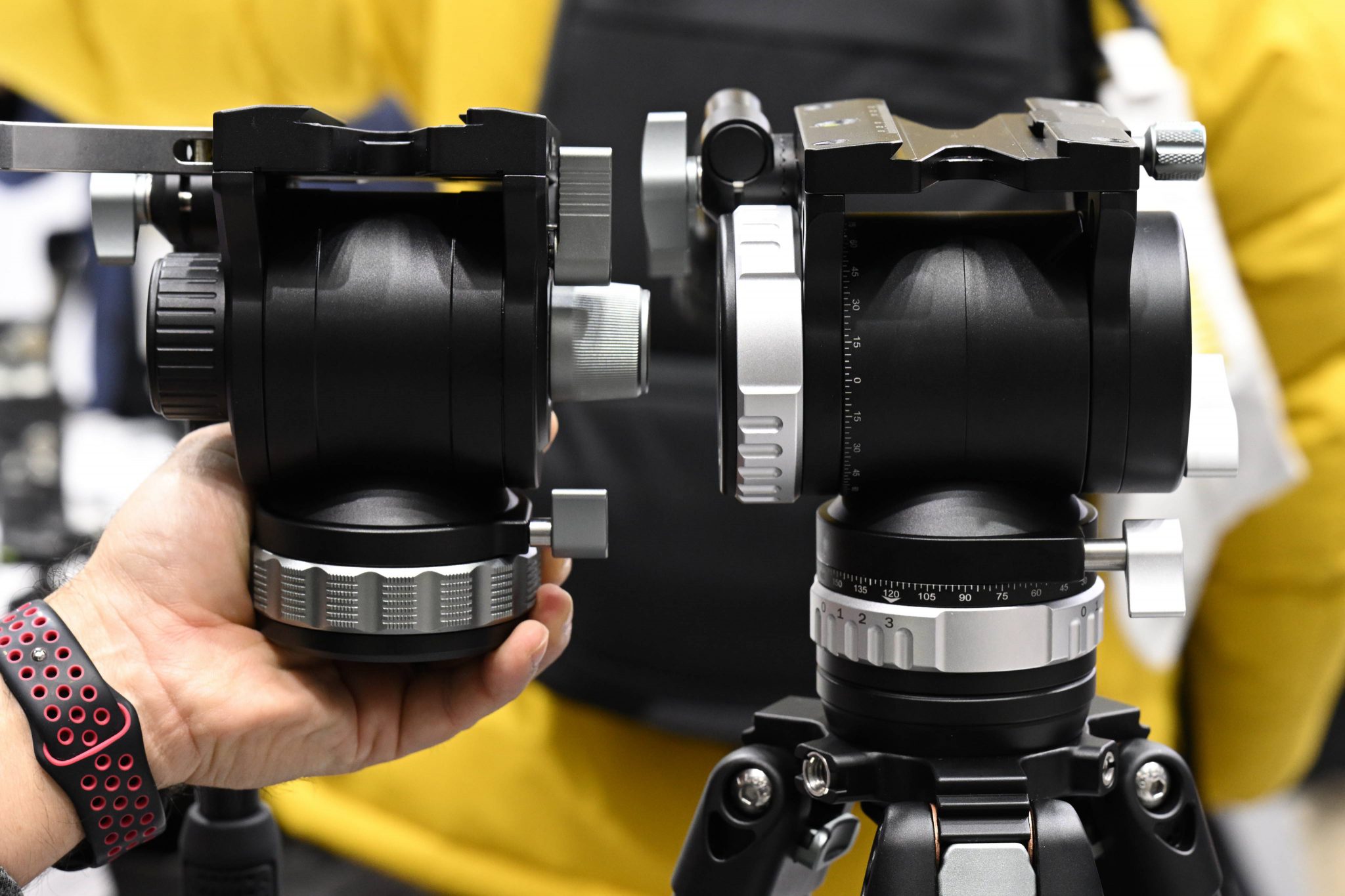 Leofoto BV-30 & BV-20 Fluid Head Tripods - Newsshooter