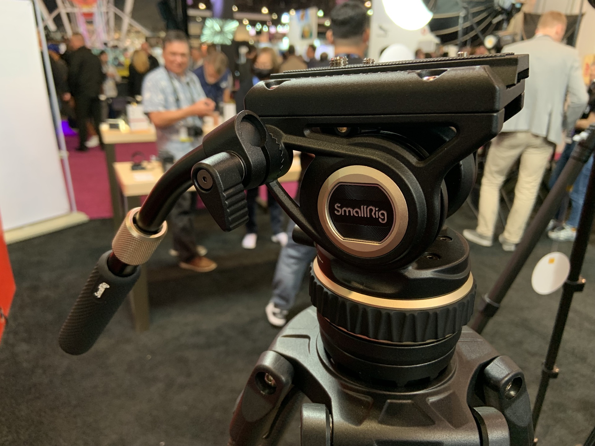 SmallRig AD-100 FreeBlazer Heavy-Duty Carbon Fiber Tripod System ...