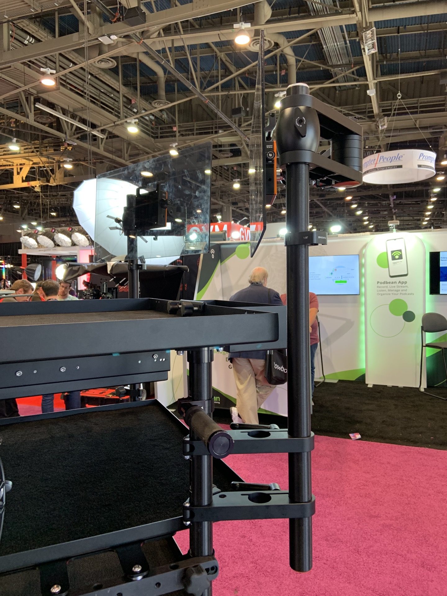 INOVATIV Workstation and Cart Monitor System - Newsshooter