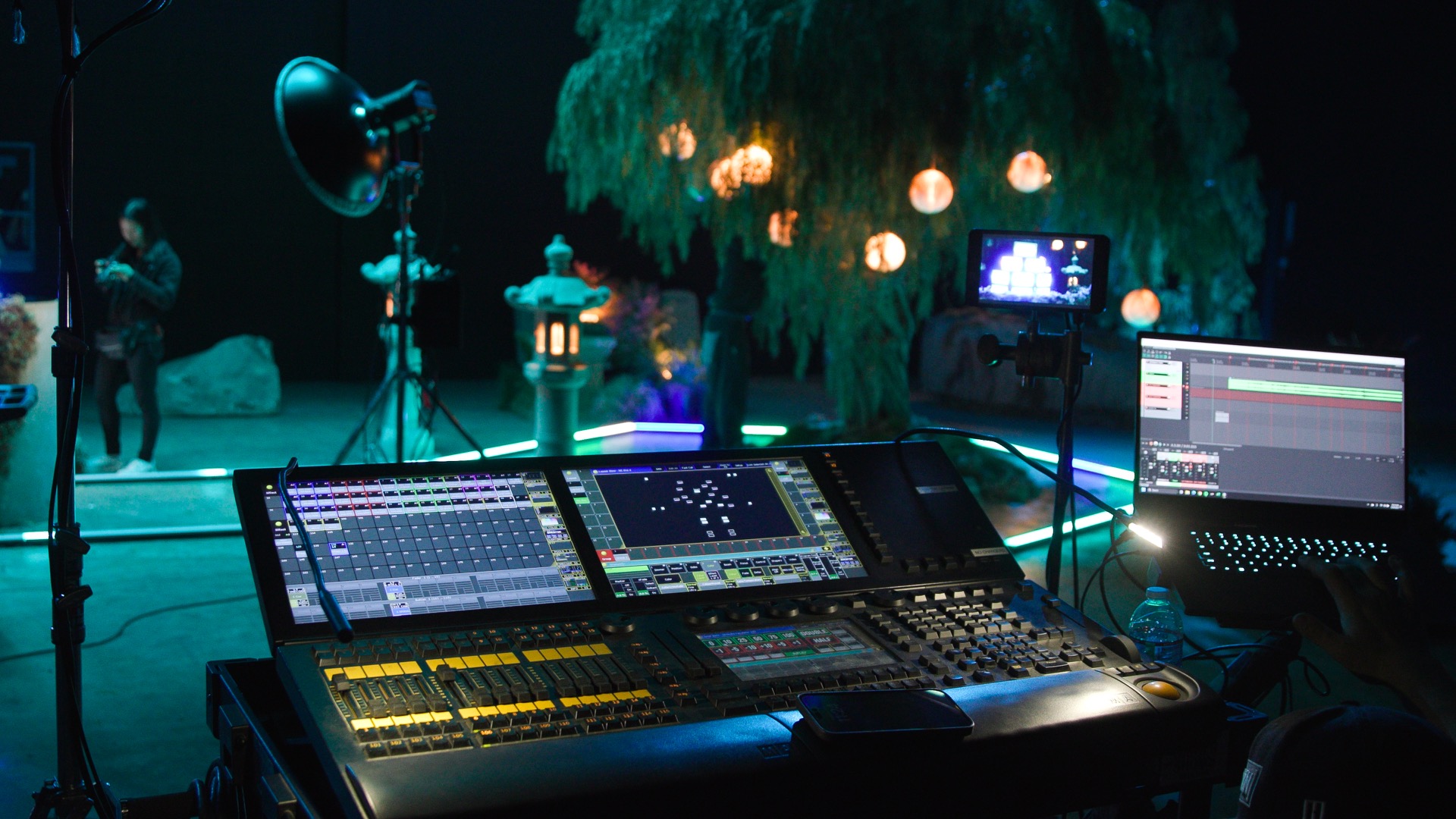 Aputure MC Pro. 4x brighter and available in 8 light Kit - Newsshooter