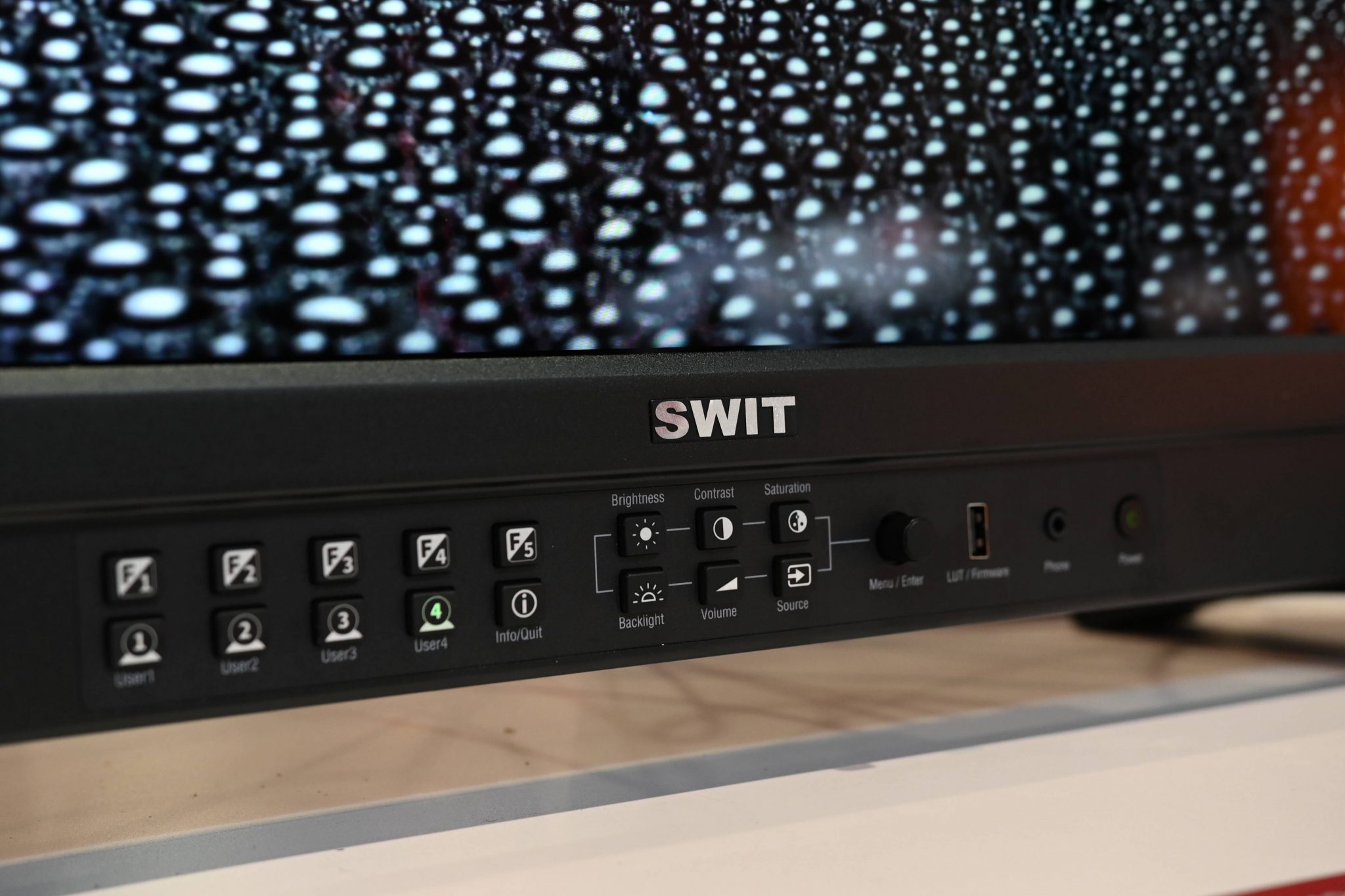 SWIT BM-U325MD 3840 x 2160 31.5" HDR Monitor - Newsshooter