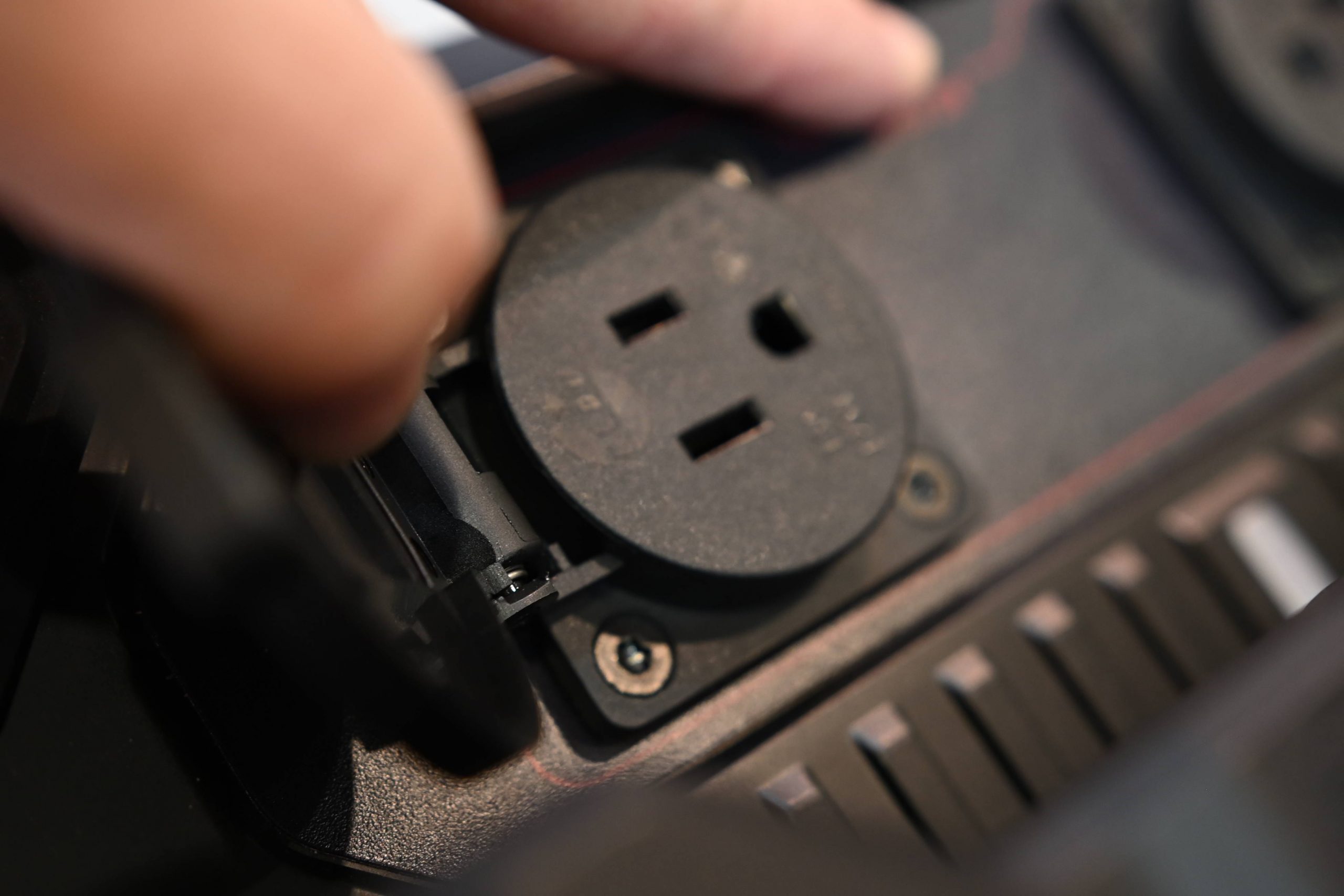 SWIT Volta Modular Cine Floor Battery 620 - Newsshooter