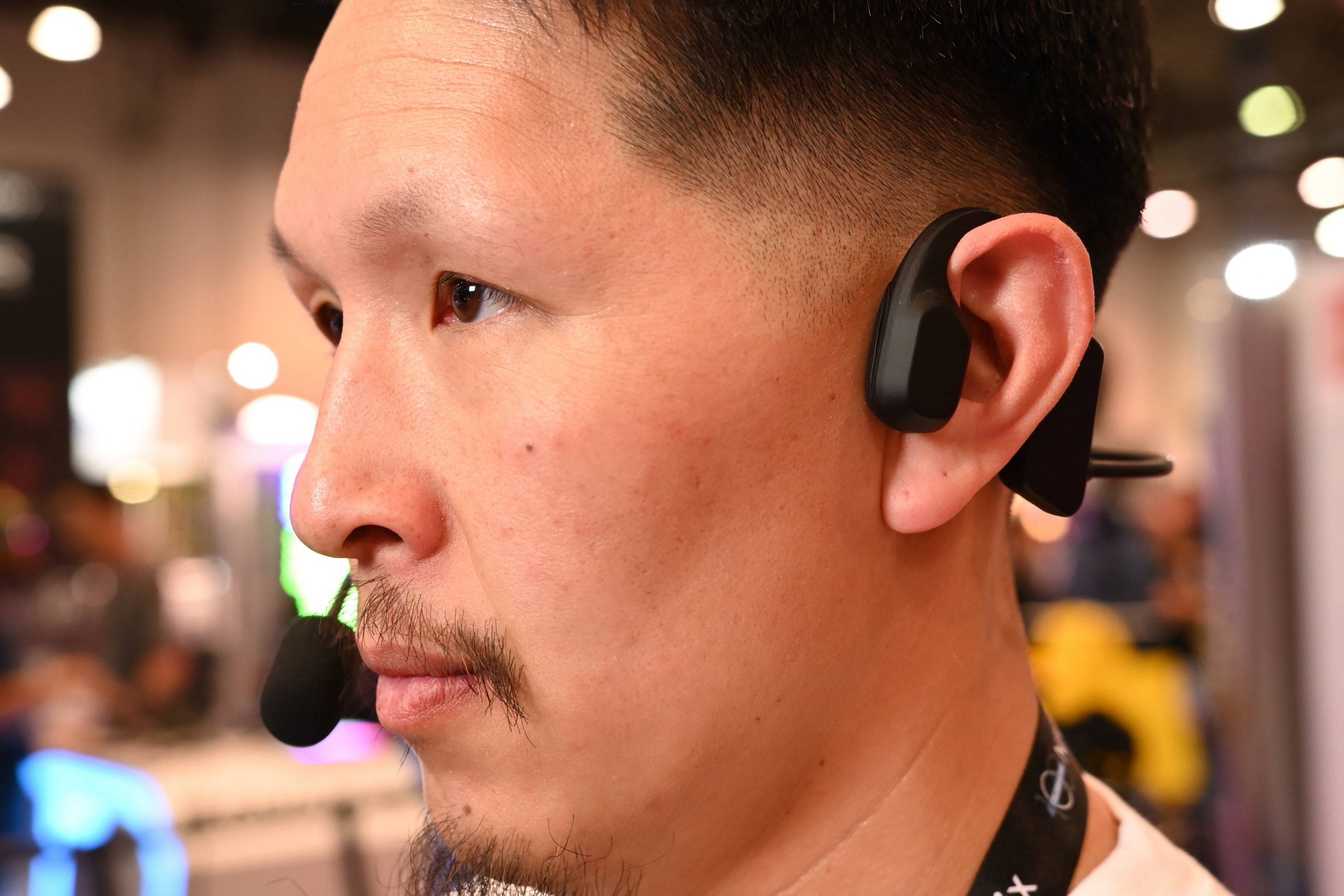 Vaxis Headset 397 - Newsshooter