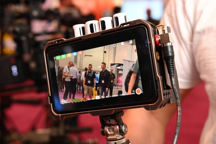 Vaxis S5 5" Wireless Transceiver Monitor - Newsshooter