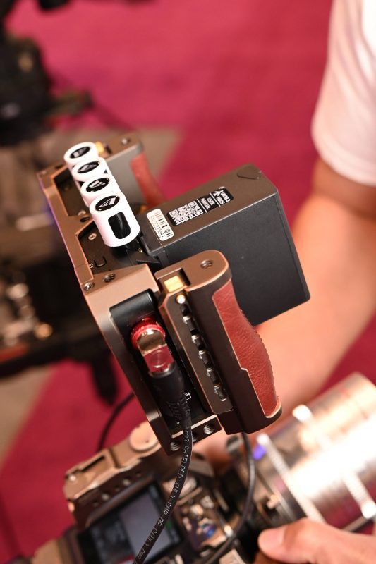 Vaxis S5 5" Wireless Transceiver Monitor - Newsshooter