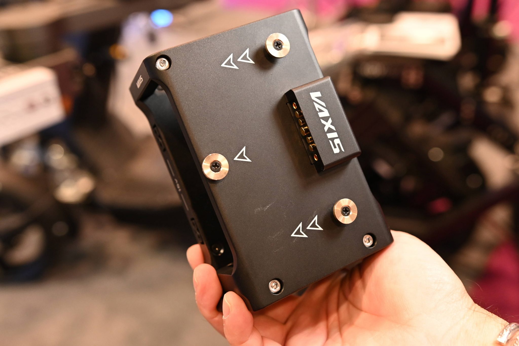 Vaxis Wireless TX Cradle for the ARRI Alexa 35 - Newsshooter