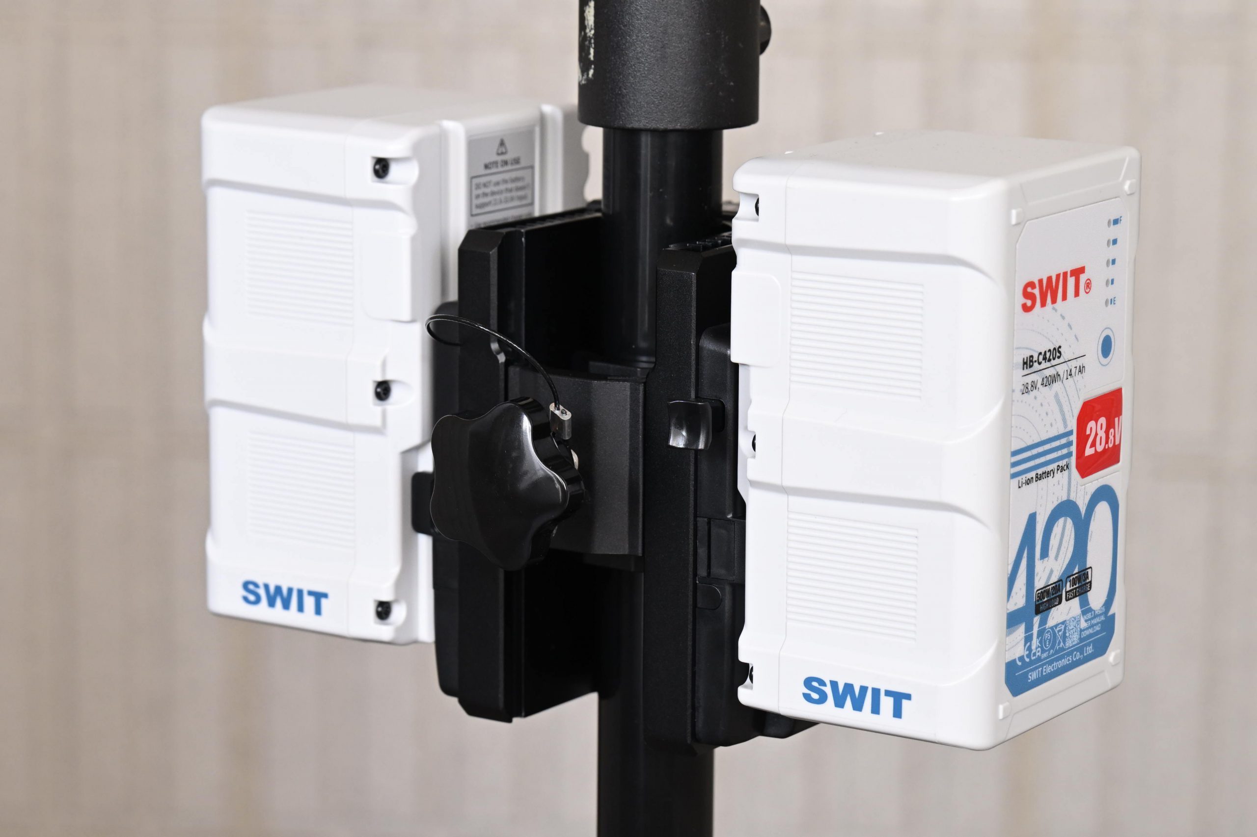 SWIT TD-R230S 48V 750W Light Stand Power Adapter & HB-C420S Battery Review - Newsshooter