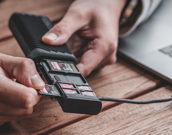 PGYTECH CreateMate High-Speed Card Reader Case - Newsshooter