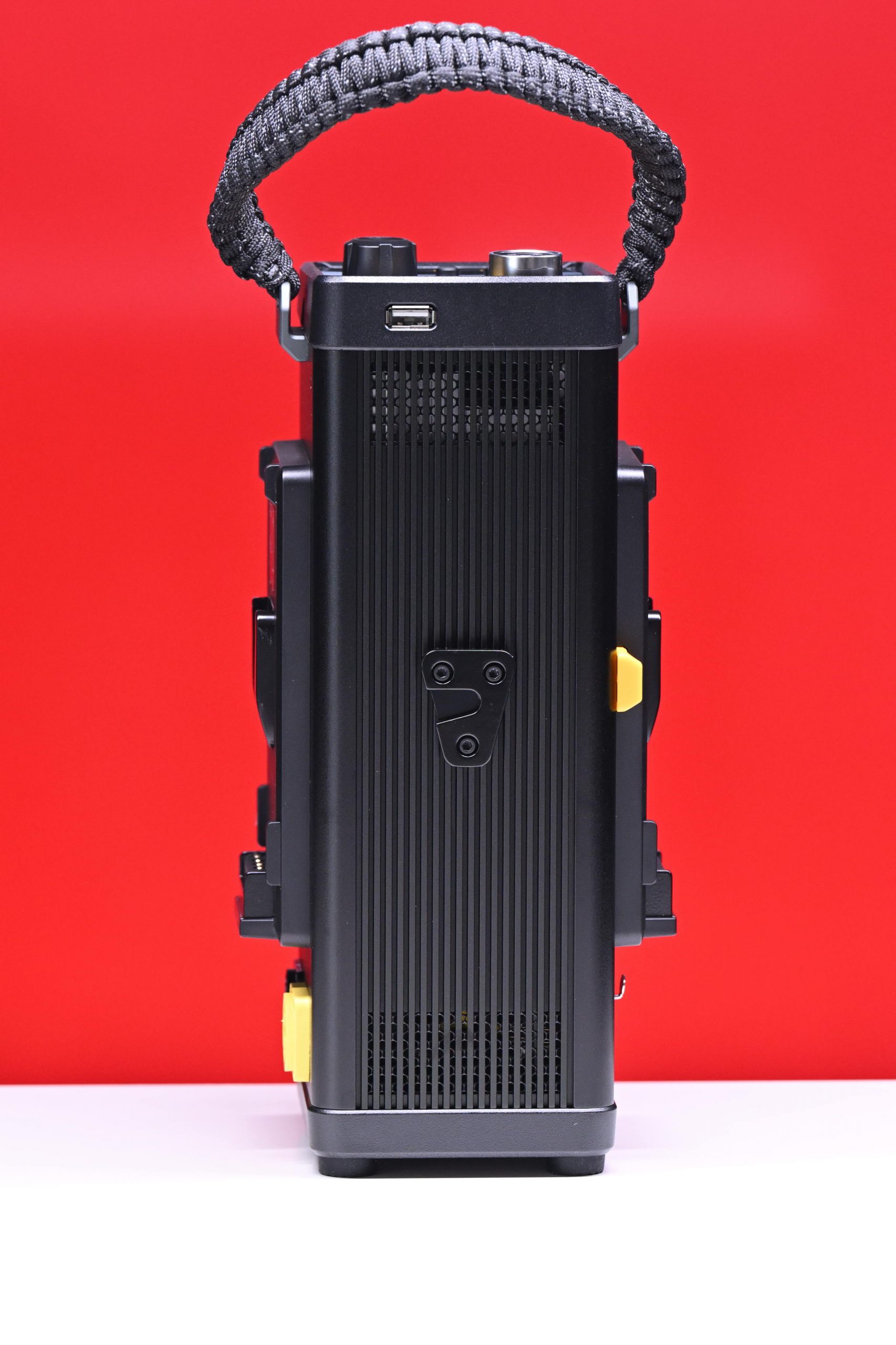 Godox KNOWLED F200Bi 07 1 - Newsshooter