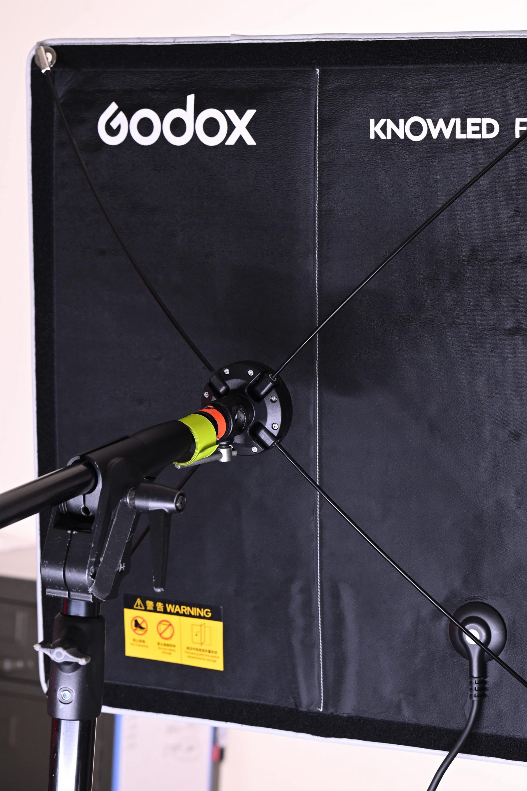 Godox KNOWLED F200Bi 47 - Newsshooter