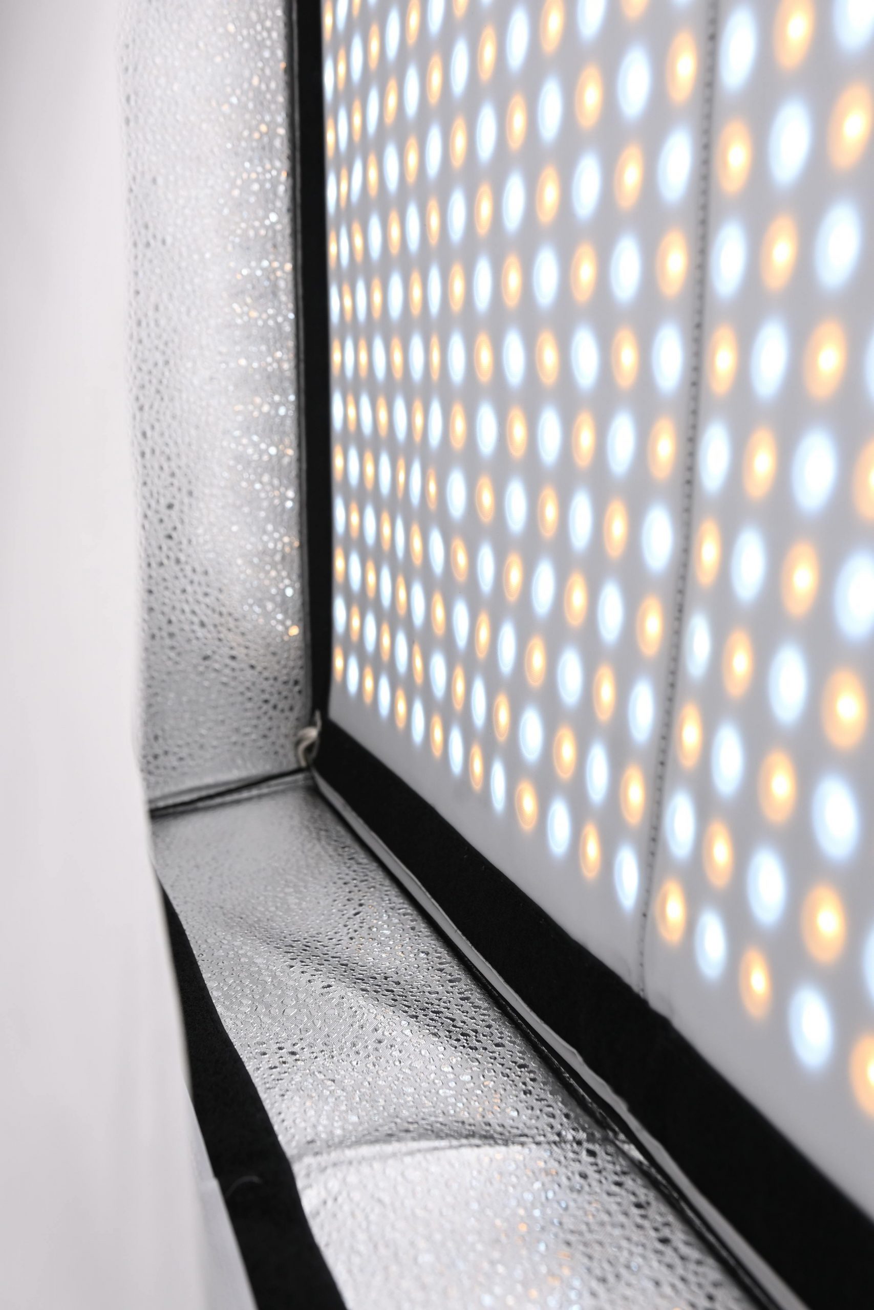 Godox KNOWLED F200Bi 55 04 - Newsshooter